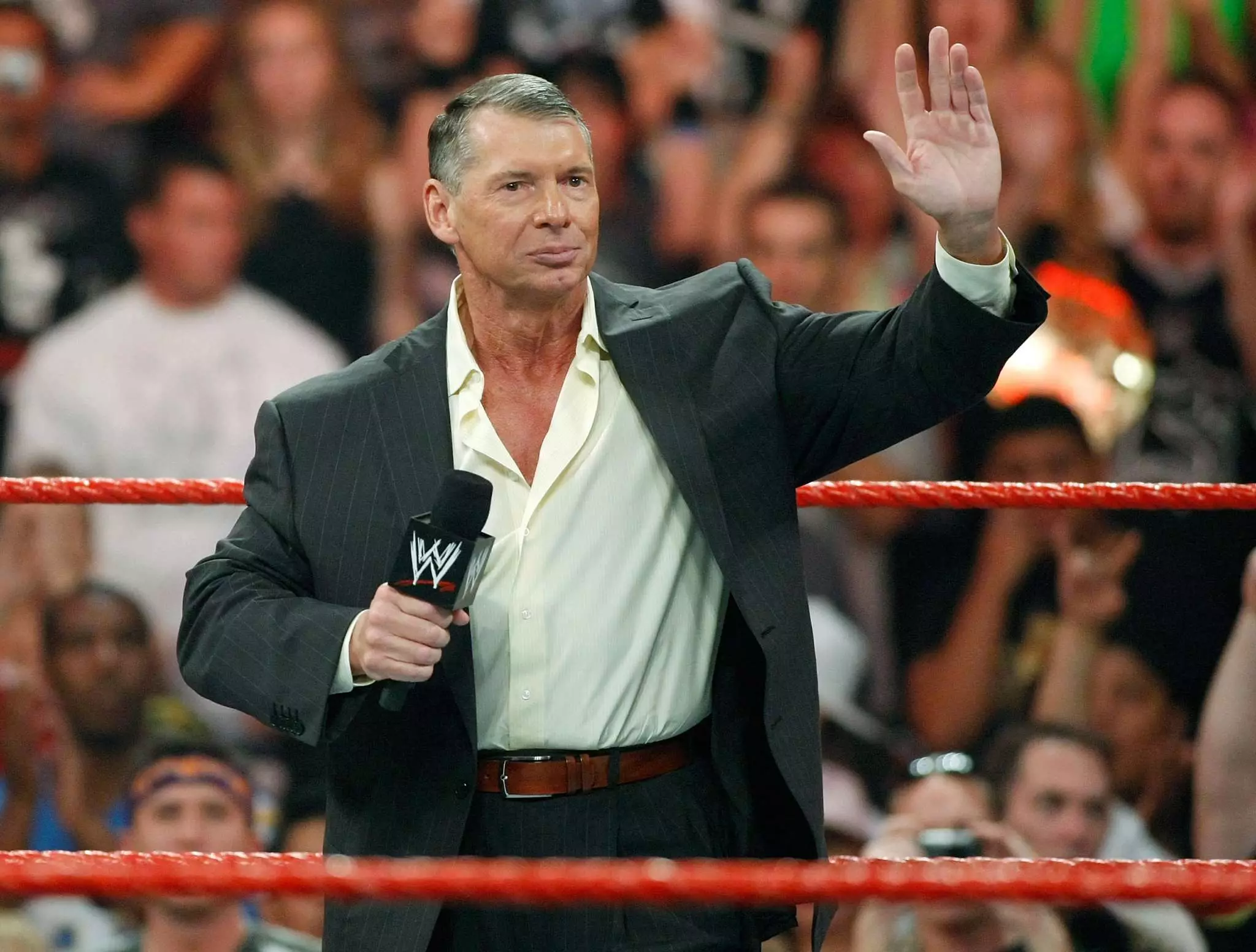 Länge WWE:s vd Vince McMahon går i pension medan anklagelserna om sexuella övergrepp mot honom utreds