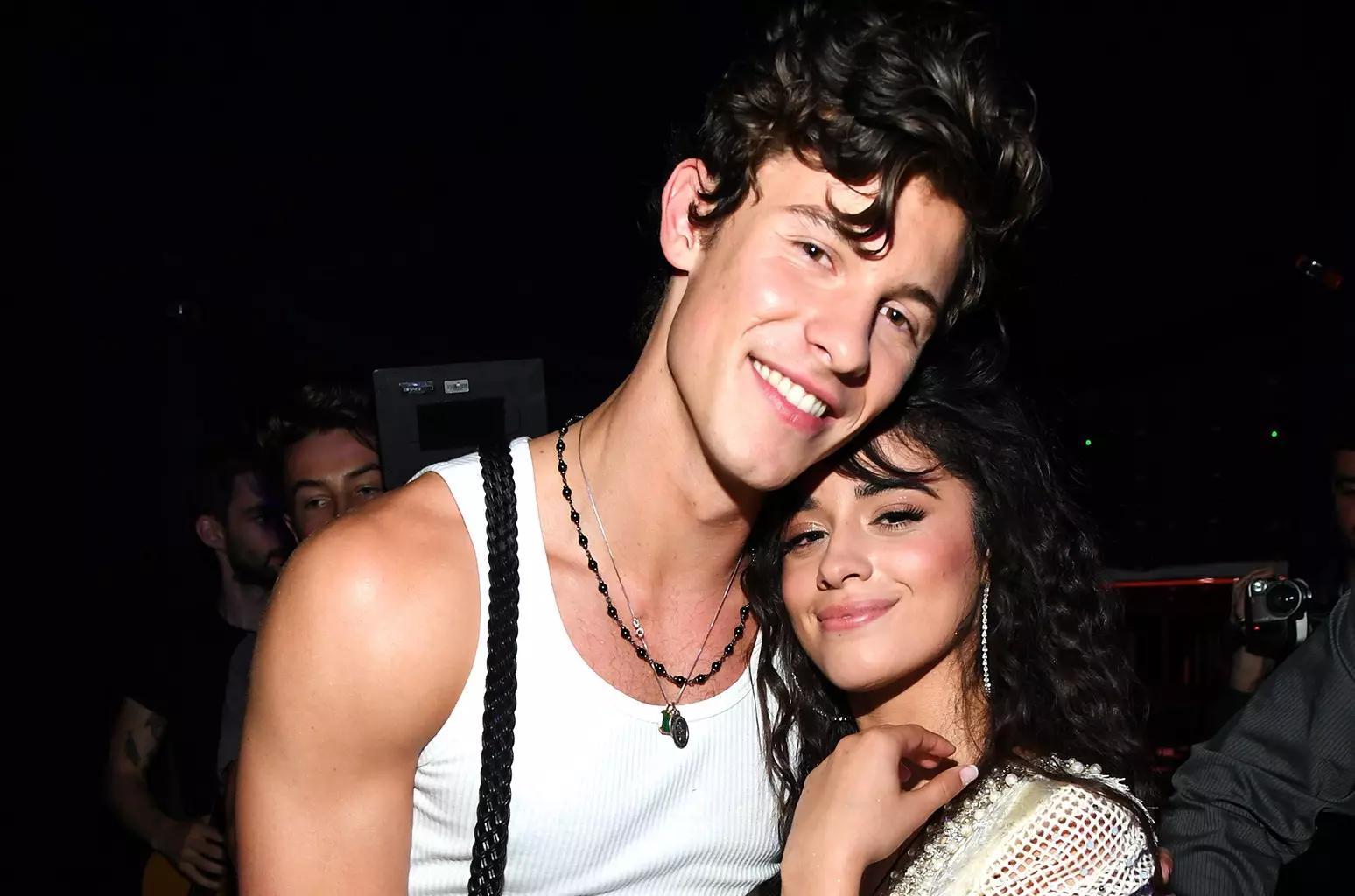 Shawn Mendes tänder Camila Cabello äktenskapsrykten genom att nämna att hans pappa kallar henne "Svärdotter!"