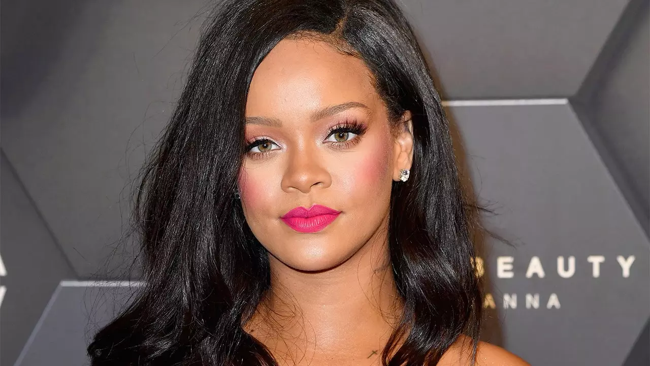 Rihanna ធ្វើឱ្យអ្នកគាំទ្រអង់គ្លេសភ្ញាក់ផ្អើល - នាងត្រូវបានគេរាយការណ៍ថាបានរស់នៅក្នុងទីក្រុងឡុងអស់រយៈពេលពីរឆ្នាំ