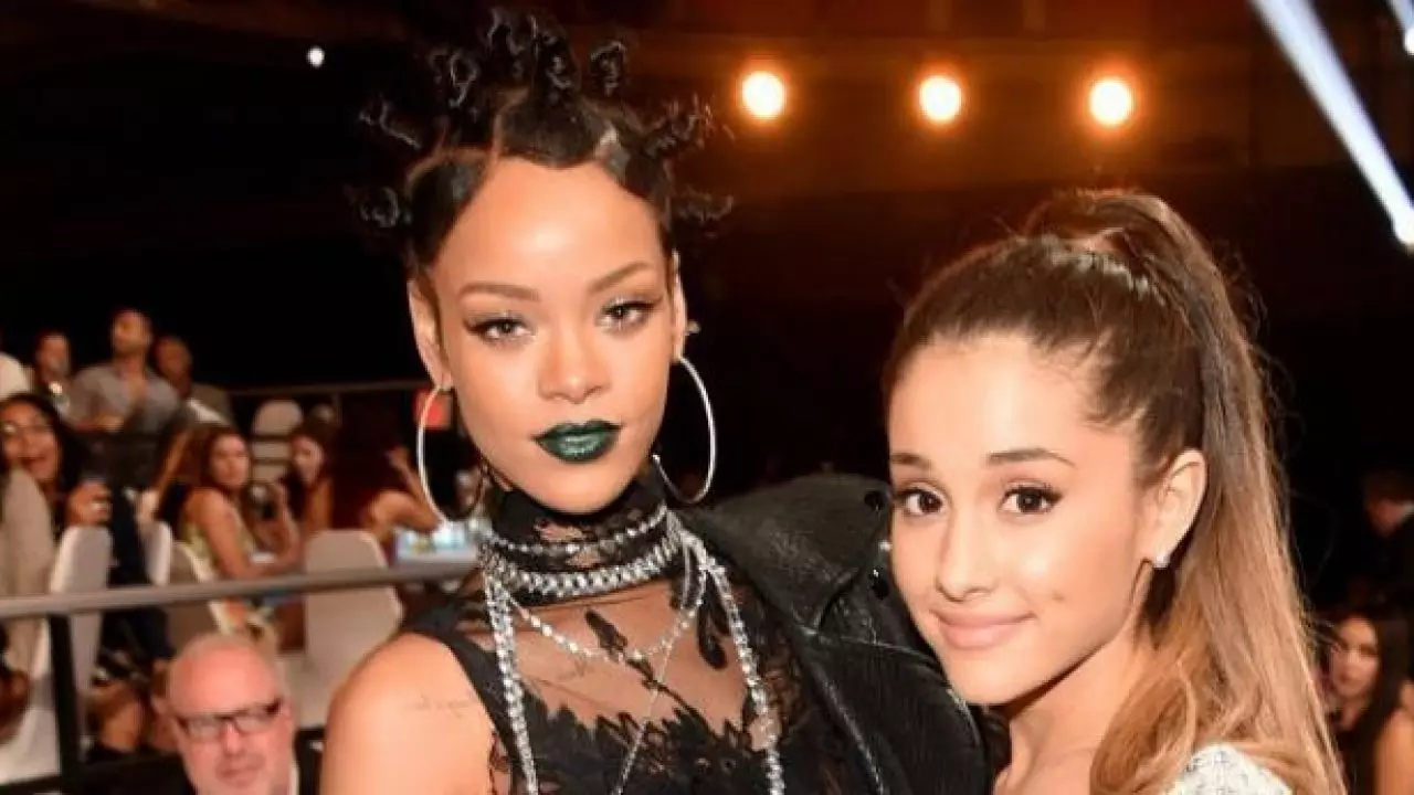 Ariana Grande tamén lle pide a Rihanna que lance ese novo álbum xa: 'I Want It So Bad!'