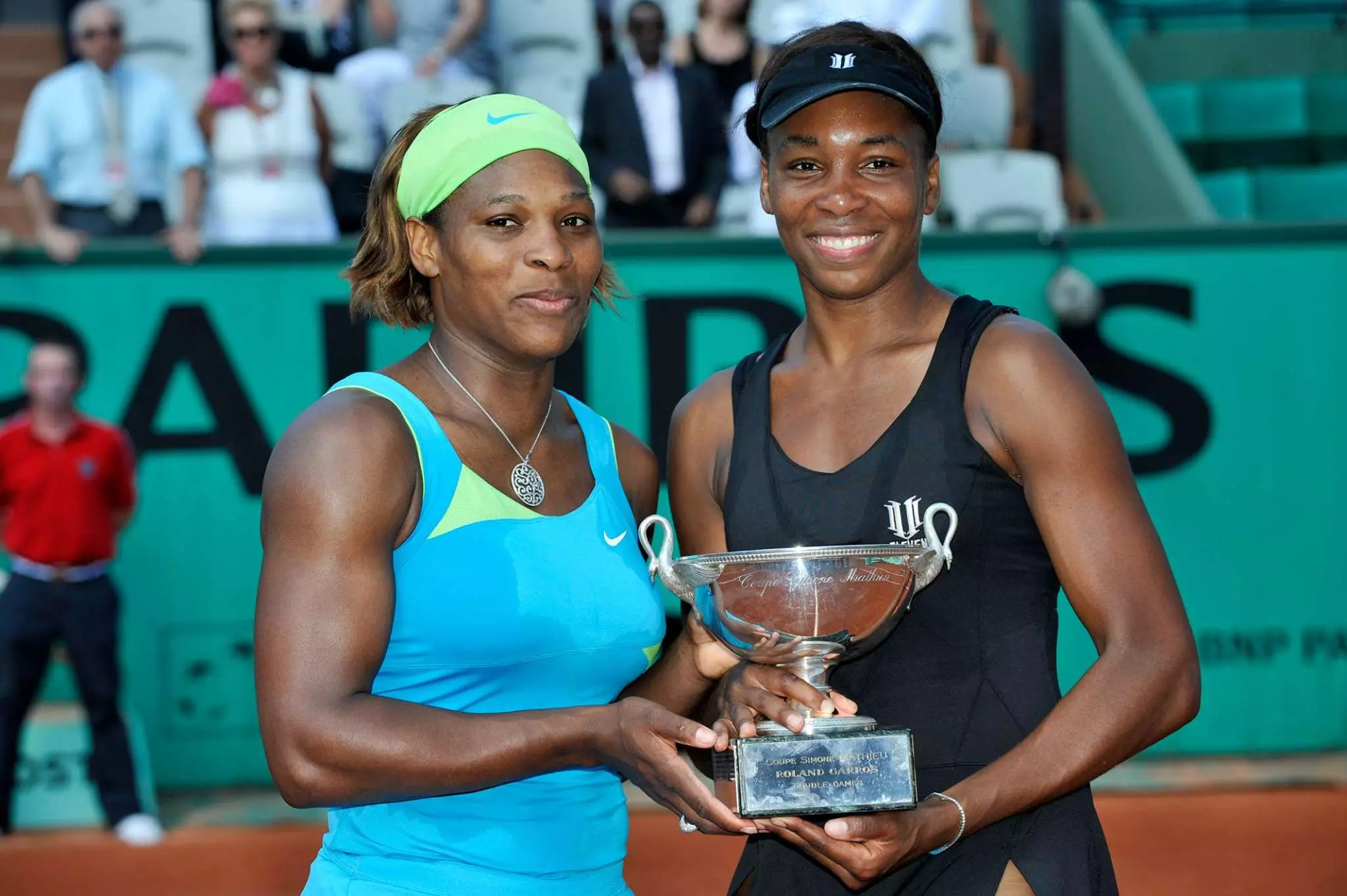 Venus Williams i Serena Williams pozują na bazarze Harpera