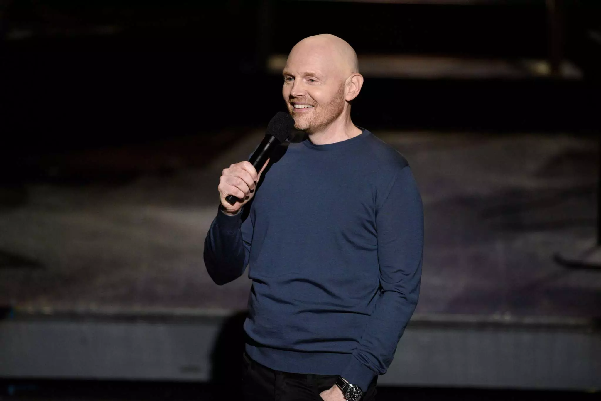 Bill Burr lager ufølsomme vitser på GRAMMY-ene og sosiale medier drar ham!