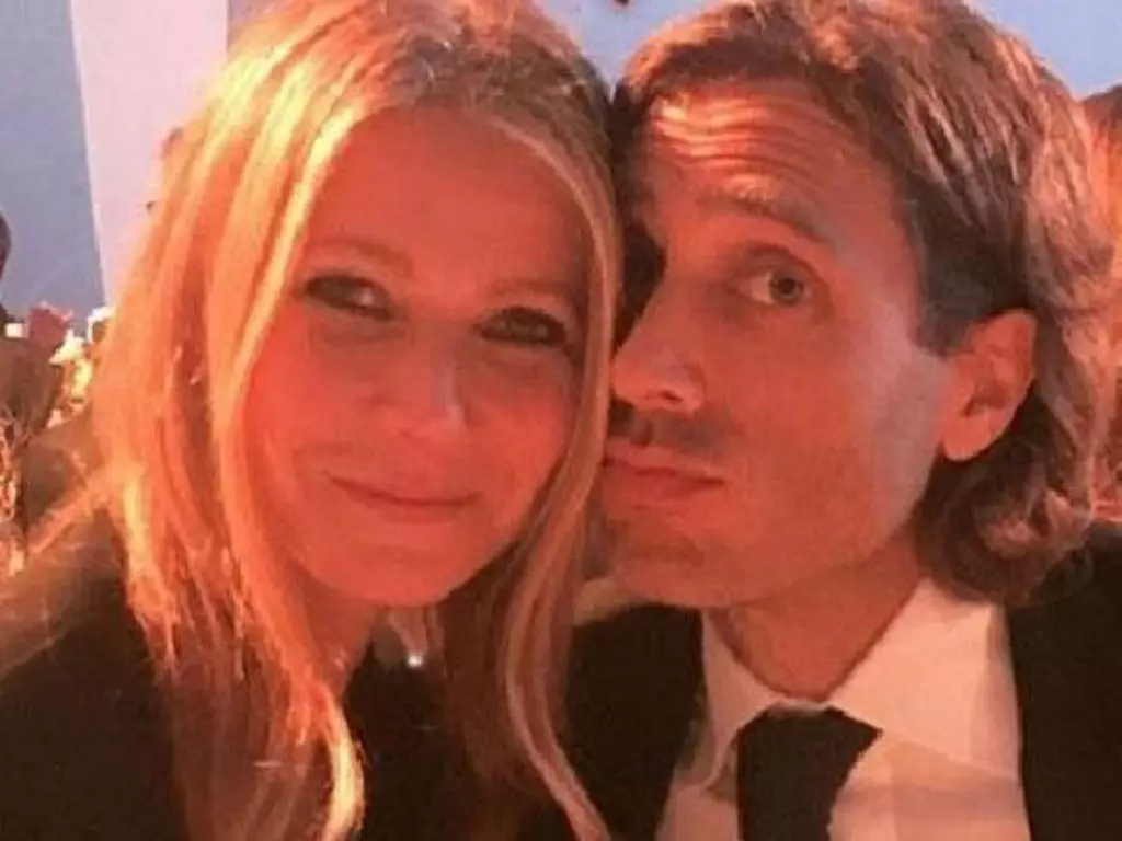 Gwyneth Paltrow ati Brad Falchuk ko gbe papọ ni kikun-akoko - Eyi ni Kini idi ti Igbeyawo Alailowaya wọn ṣiṣẹ