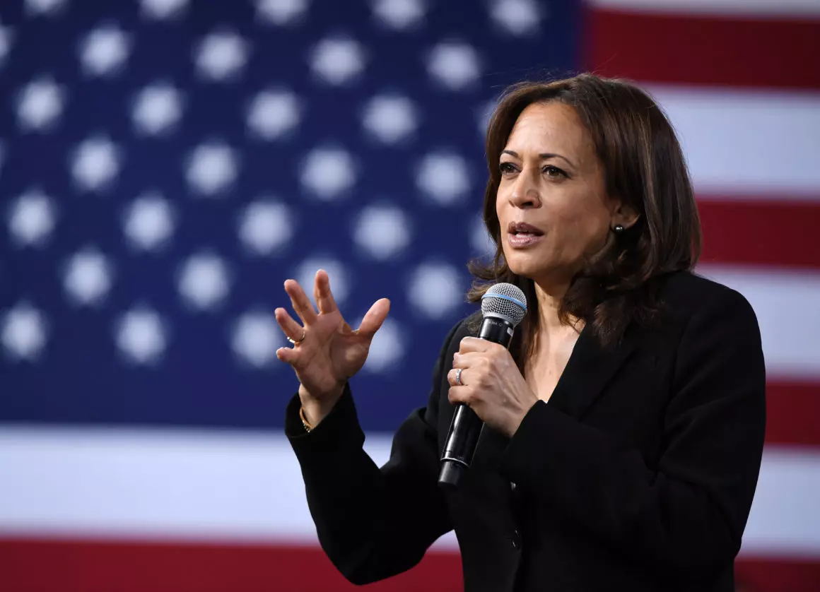 Kamala Harris održala je inspirativan govor i pljeskala mladim liderima na Nickelodeon Kids' Choice Awards