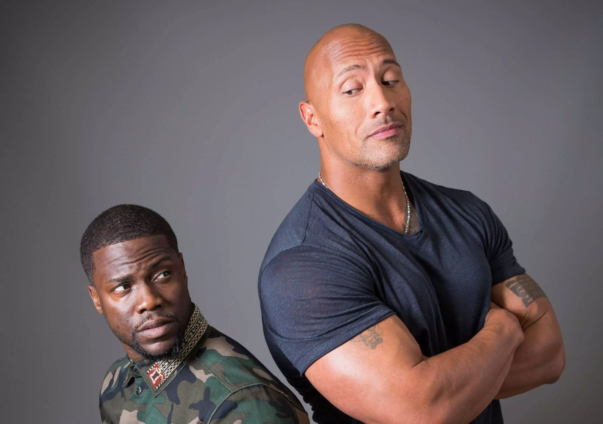 Dwayne Johnson lämnar sin smekmånad för att stötta kompisen Kevin Hart efter hans bilolycka