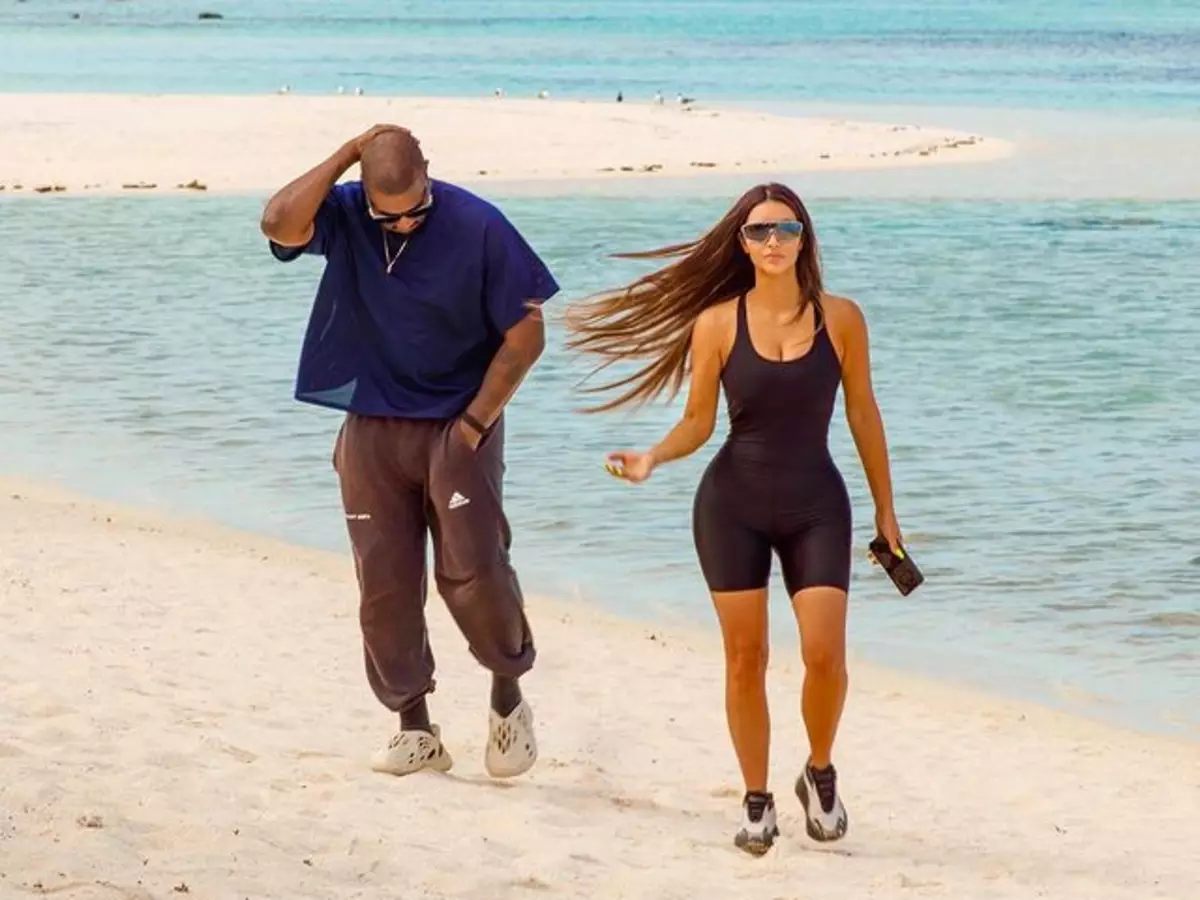 Kim Kardashian na Kanye West wanaishi Maisha tofauti huku Tetesi za talaka zikiendelea kutanda.