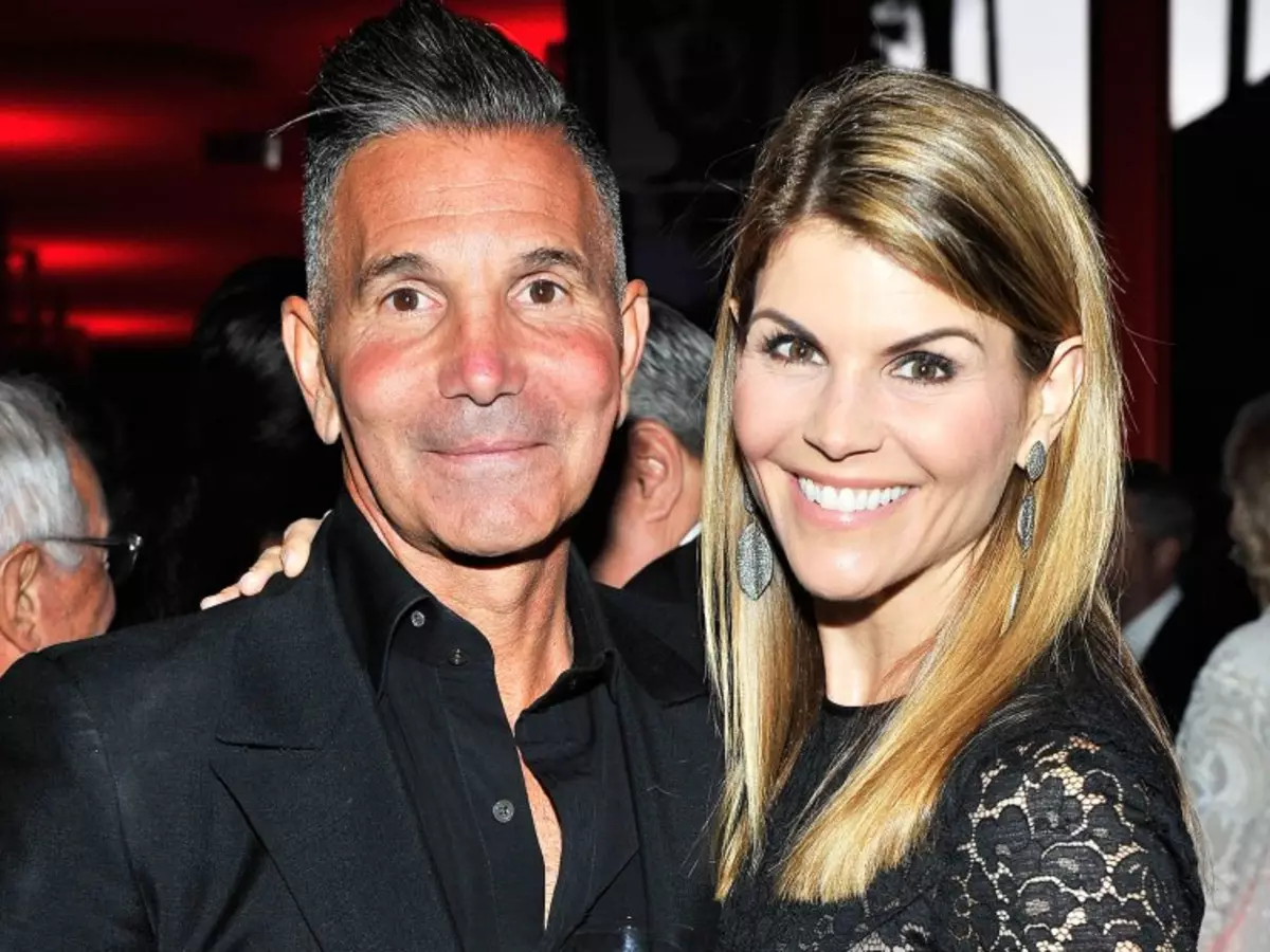 Lori Loughlin está a solicitar o divorcio de Mossimo Giannulli?