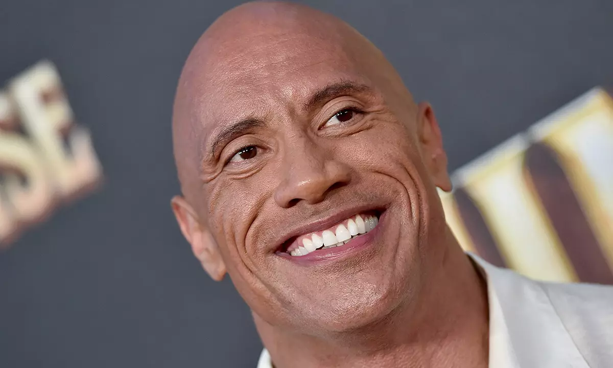 Dwayne Johnson Amtania Henry Cavill Cameo Katika Filamu Ijayo ya Black Adam Solo