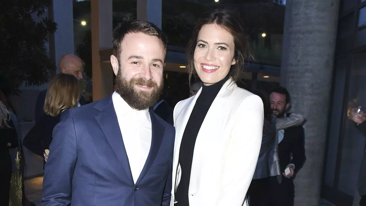 Mandy Moore dia niresaka tamin'i Hubby Taylor Goldsmith tao amin'ny media sosialy!