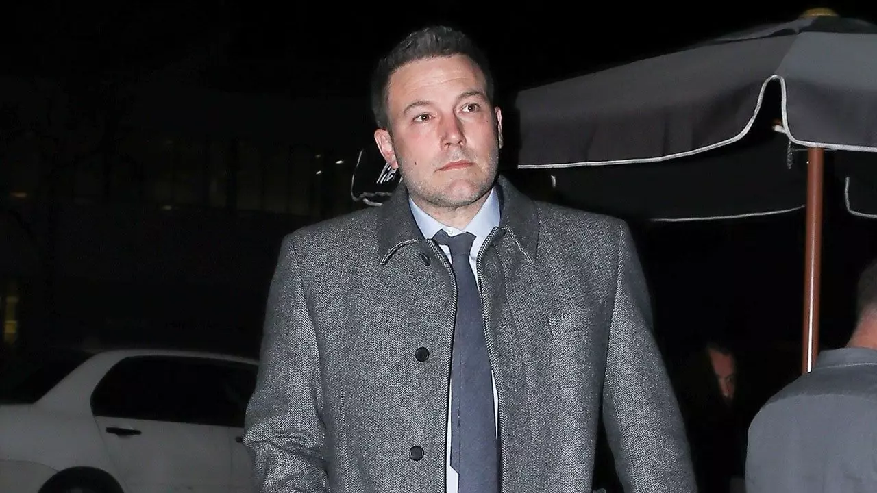 Ben Affleck a bývalá přítelkyně Lindsay Shookus vyfotili, jak spolu večeřeli měsíce po rozchodu!