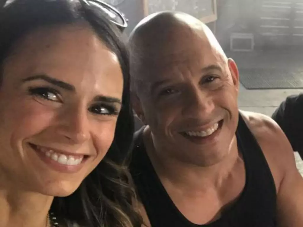 Jordana Brewster se vrací pro Rychle a zběsile 9 podílů na fotografiích z natáčení v Londýně