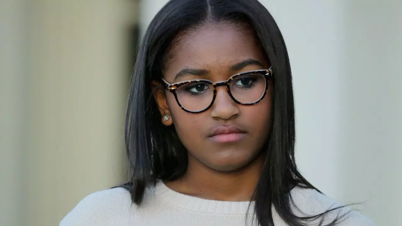 Sasha Obama 将在密歇根大学开始上大学 - 内幕消息！