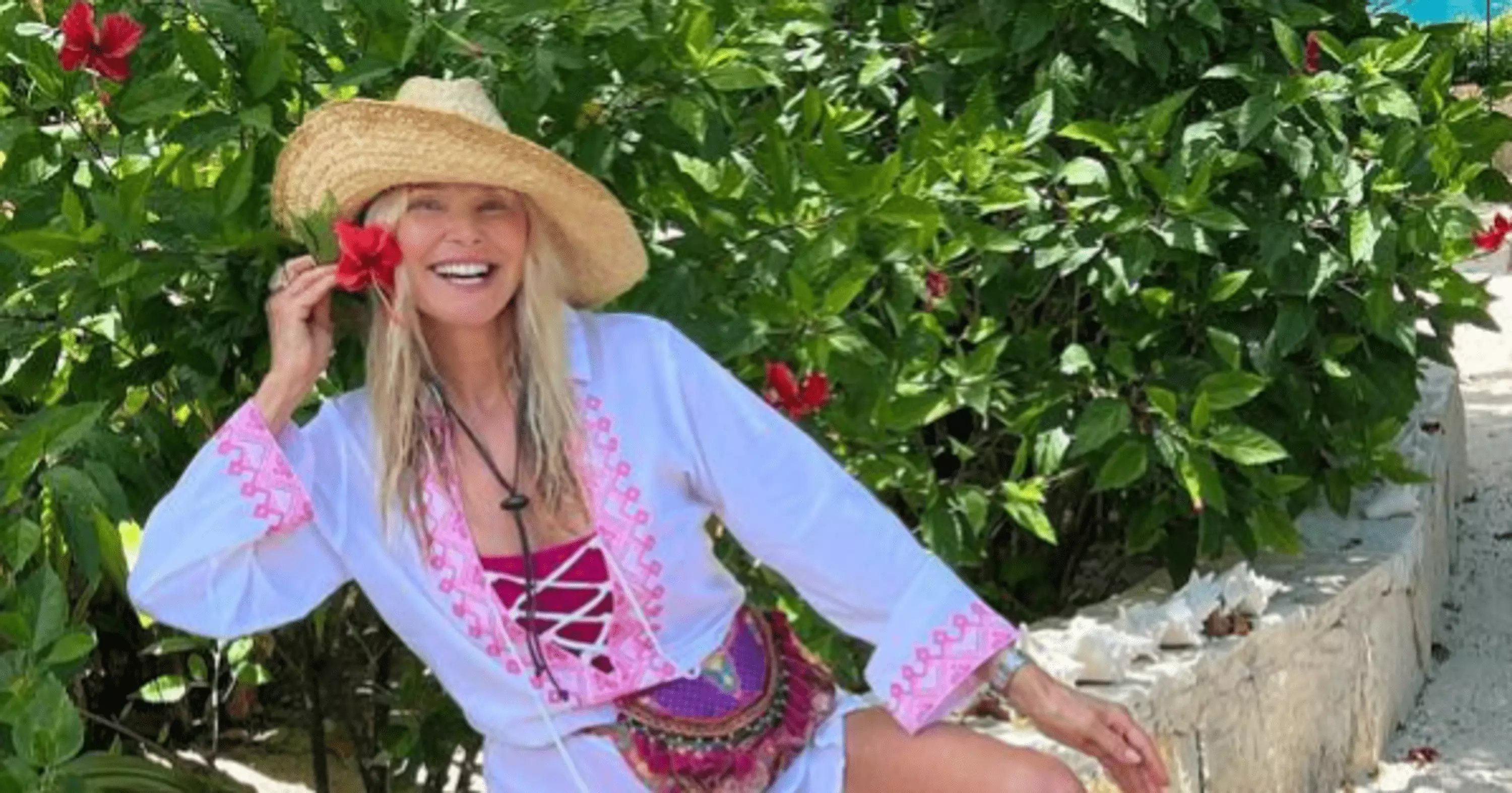 UChristie Brinkley ujongeka ewothusayo kwi-Bikini kwaye uBanga uQeqesho lokuBonga uMgcina emncinci