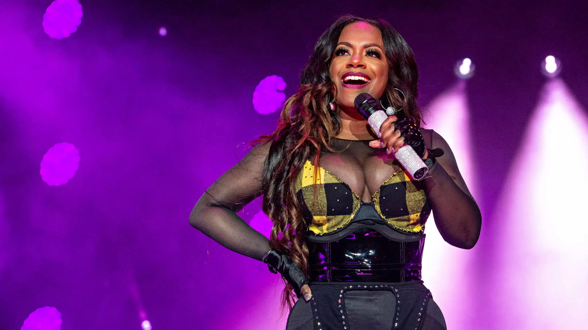 De Kandi Burruss fällt nei Musek a Fans si beandrockt - Kuckt de Video