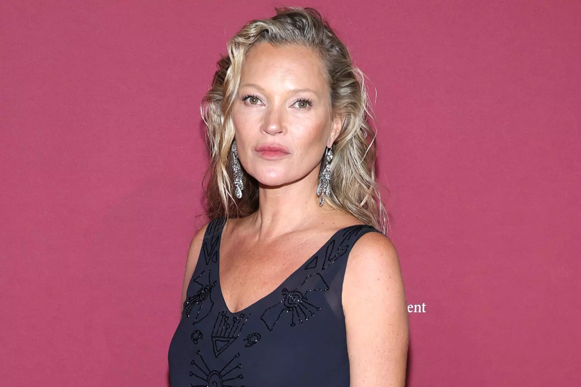 Kate Moss Dibêje Di Wêneyek Dema Biçûk Bû Di Wênekêşekê de Ji Min Hat xwestin ku Biçin Topless