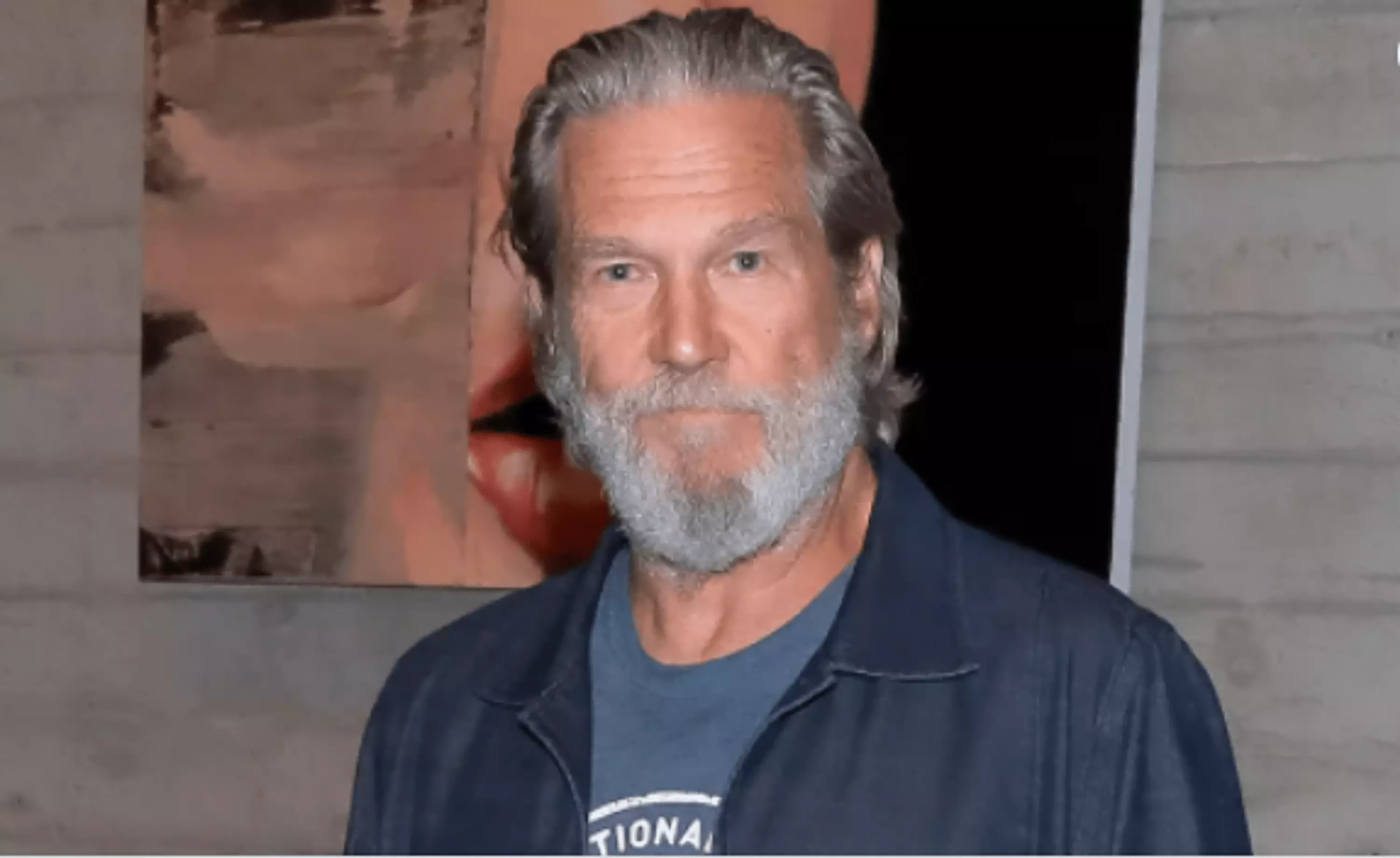 Star Jeff Bridges fọrọ nke nta ka ọ nwụọ ka ọ na-alụ ọgụ maka coronavirus na ọrịa kansa n'otu oge.