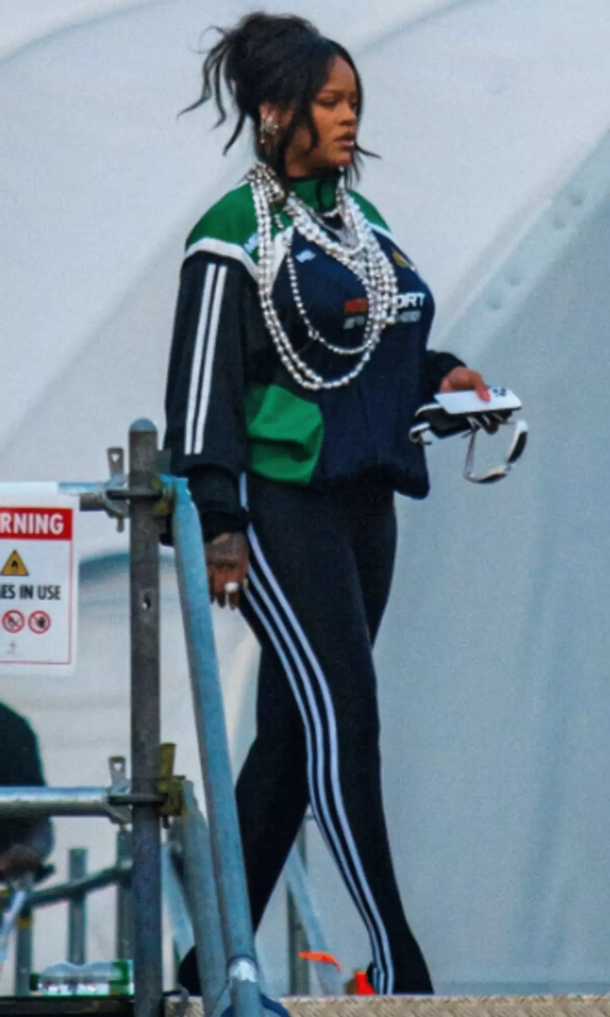 Ao visitar A$AP Rocky em Paris, Rihanna usa uma roupa de designer atlética