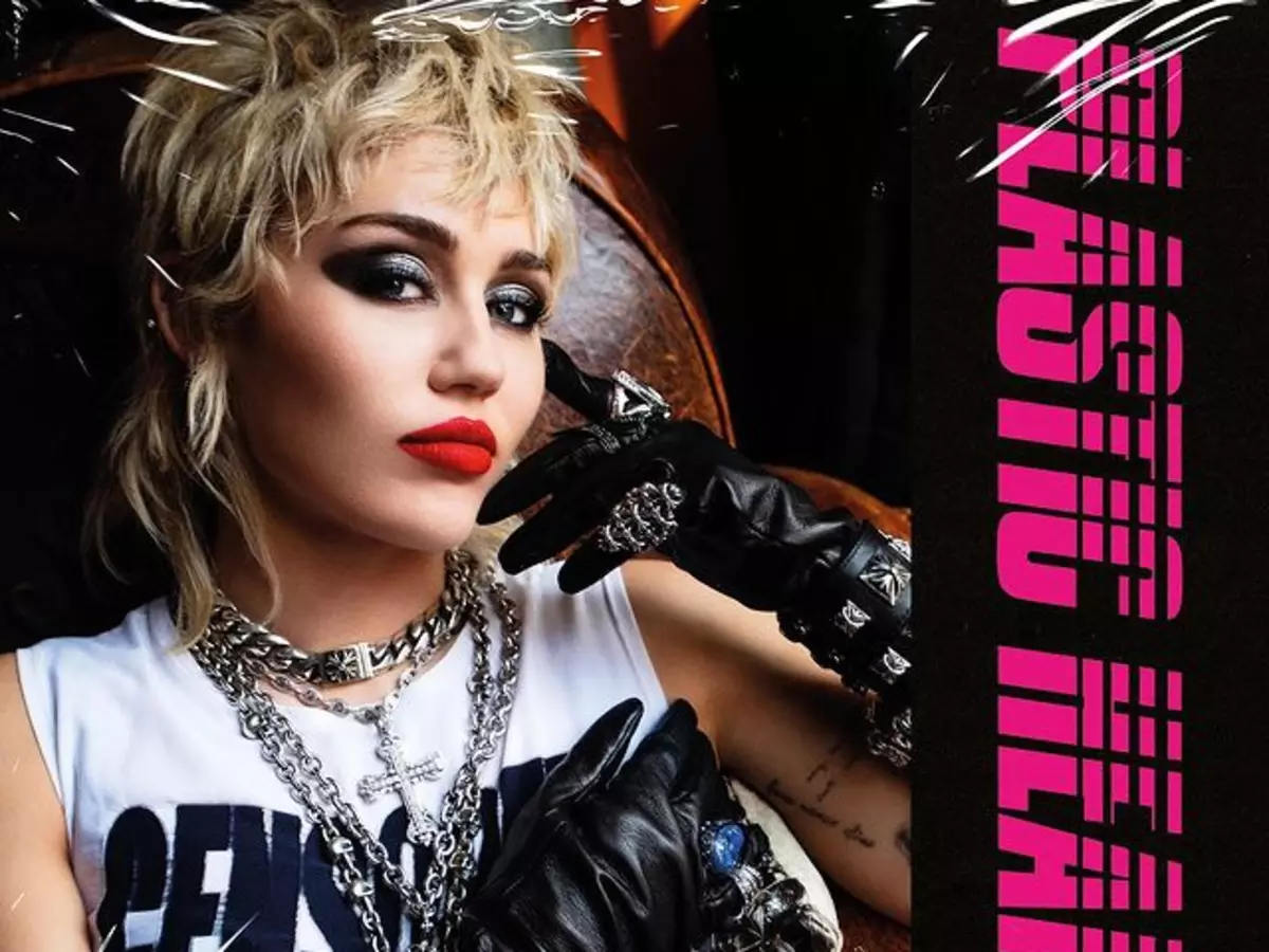 A yw Miley Cyrus yn Ymledu Dros Gwerthiant Record Calonnau Plastig?