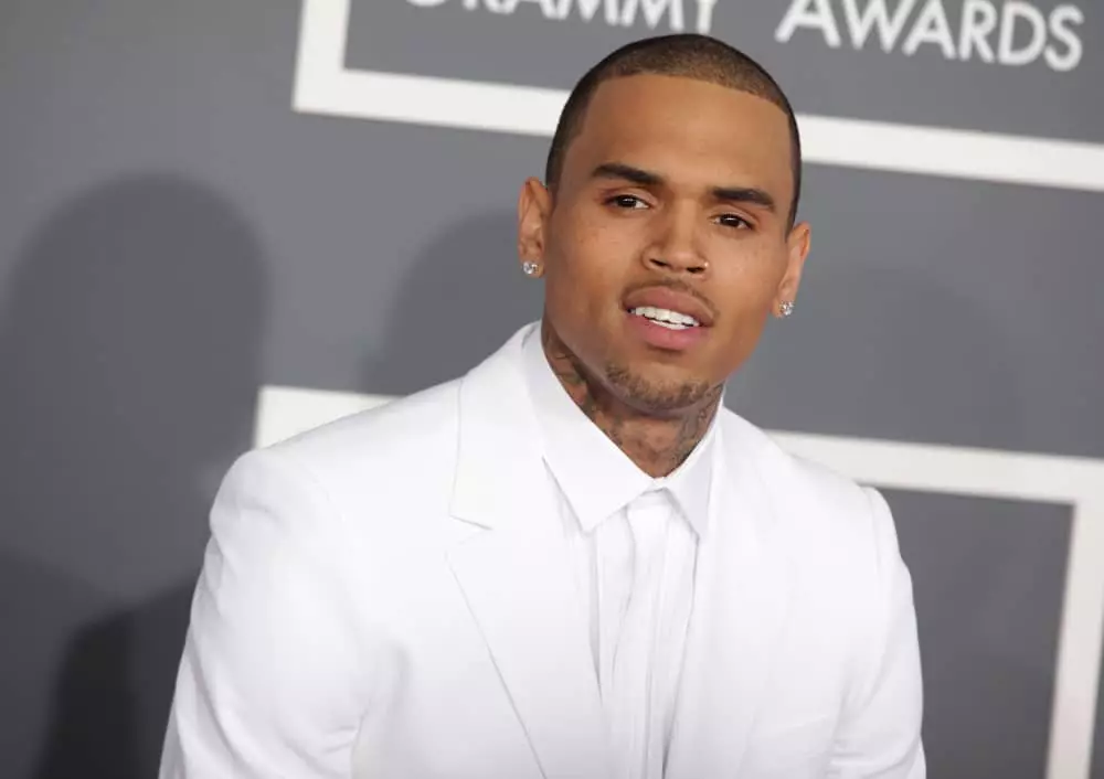 O Chris Brown o lo'o i ai le au fa'anoanoa ona ua i ai sana tama tama!