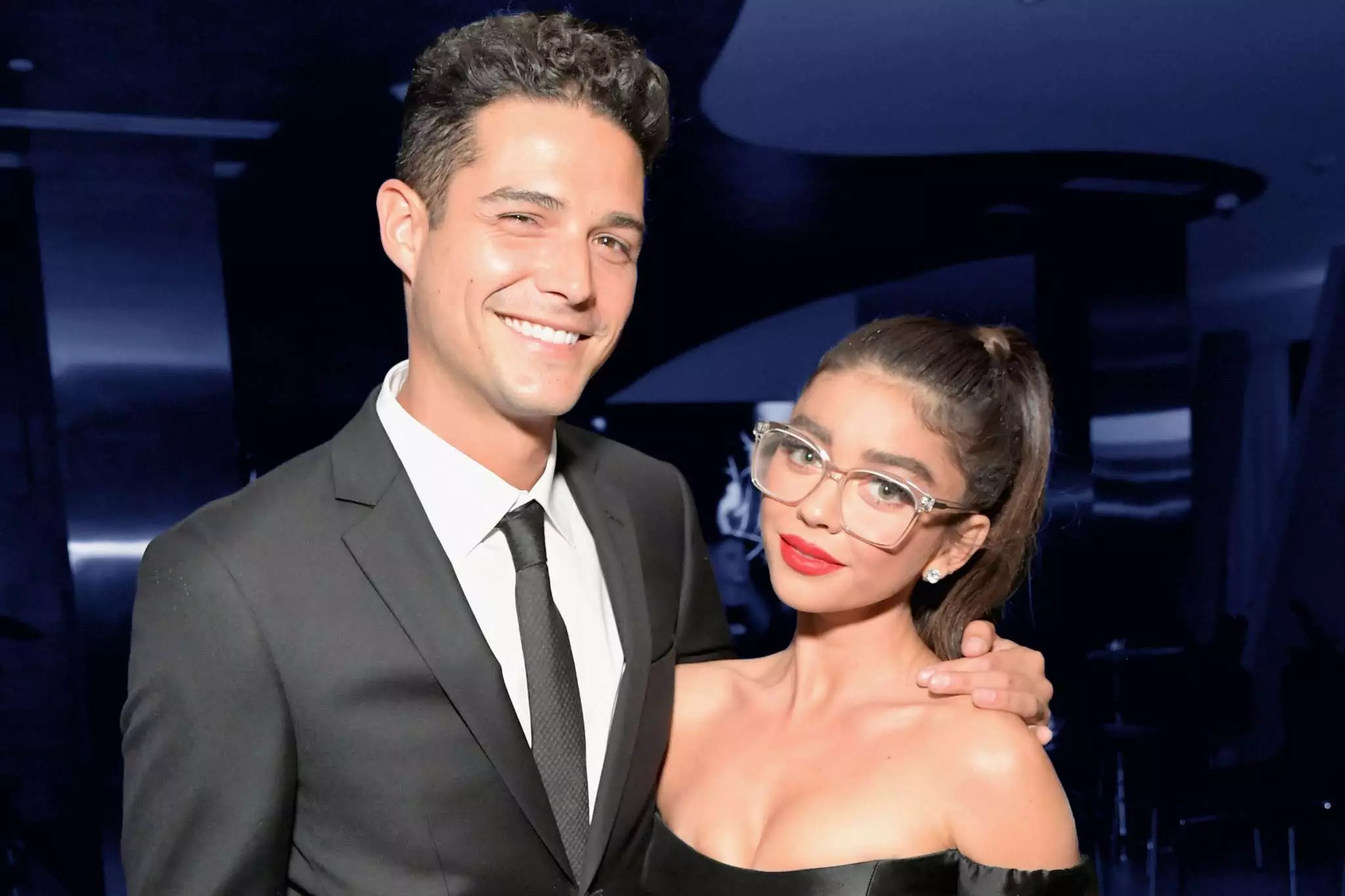 គូដណ្តឹងរបស់ Sarah Hyland អ្នកស្រី Wells Adams និយាយថា ពួកគេមិនប្រញាប់រៀបចំផែនការរៀបការរបស់ពួកគេទេ - នេះជាមូលហេតុ!