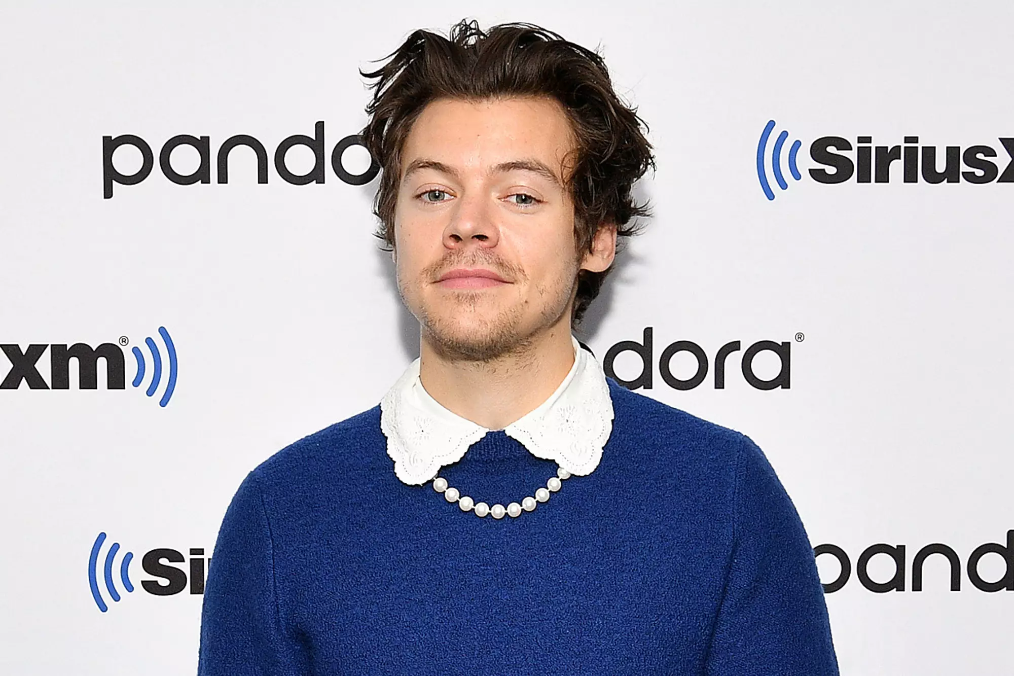 Harry Styles fer á Instagram til að tala gegn byssuofbeldi. Lofar að verja 1 milljón dala til að binda enda á byssuofbeldi