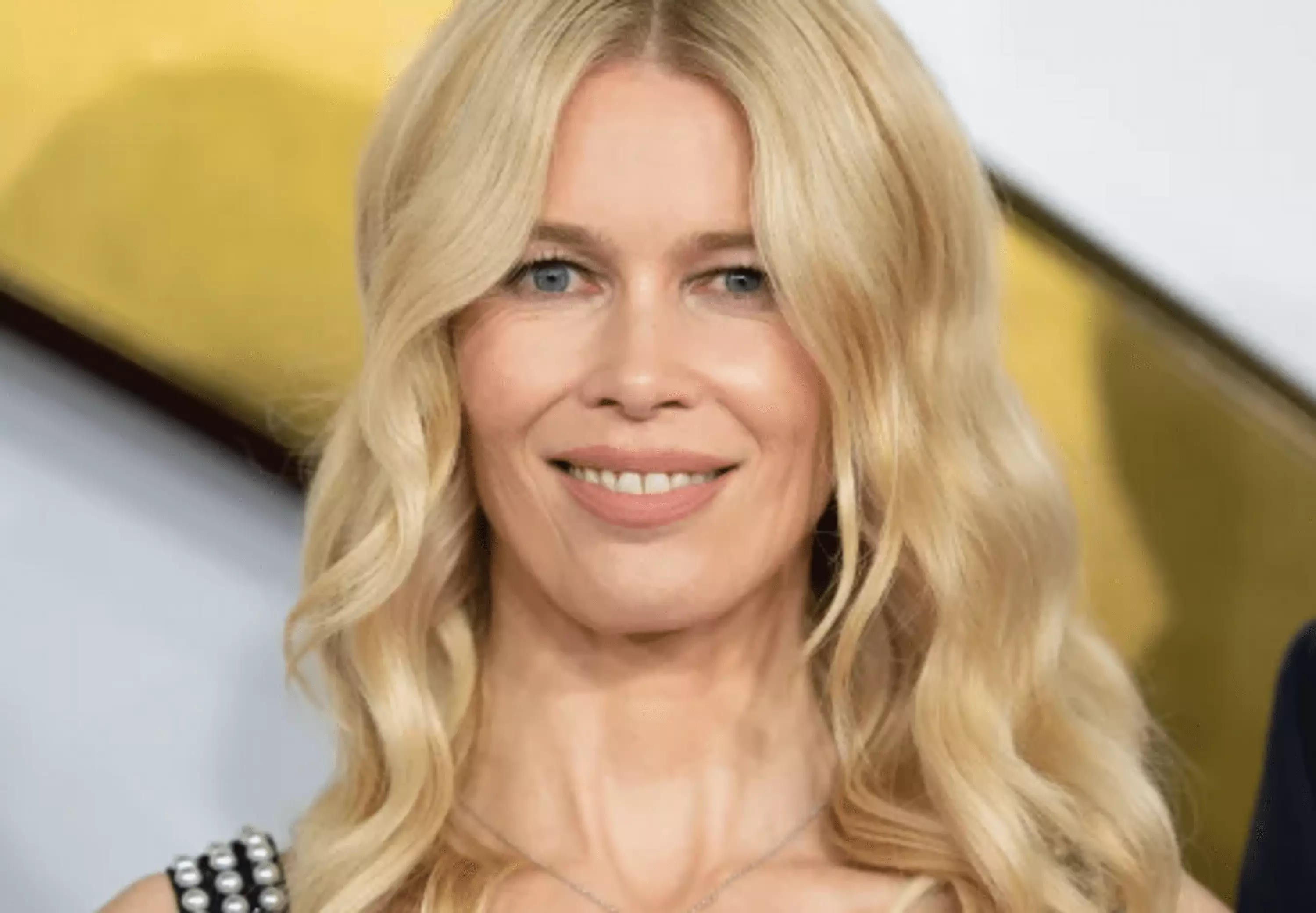 Kako Claudia Schiffer održava tijelo i držanje svog supermodela u 51