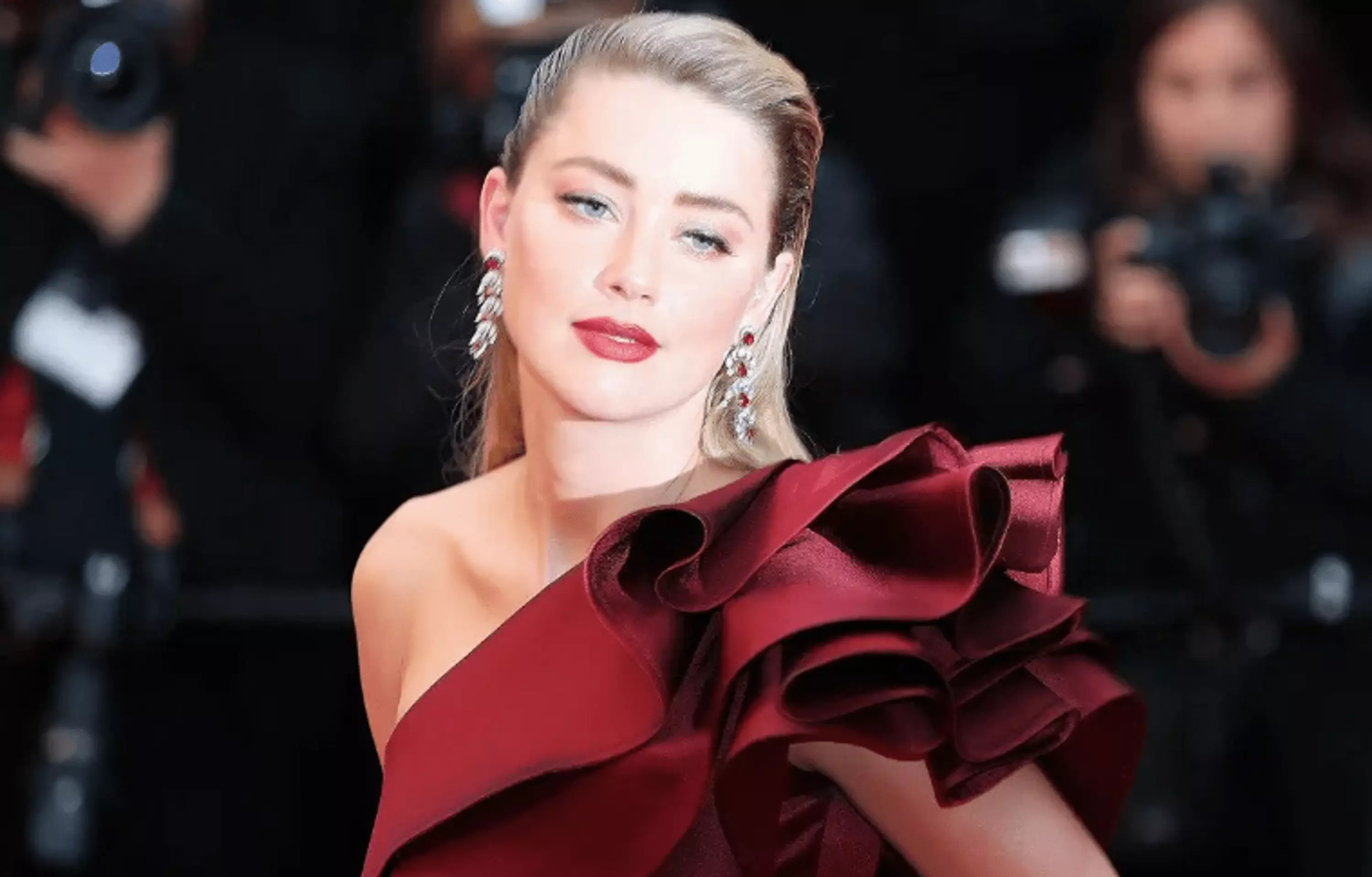 Kirurg je rekao da je lice Amber Heard gotovo 92% u skladu sa zlatnim rezom