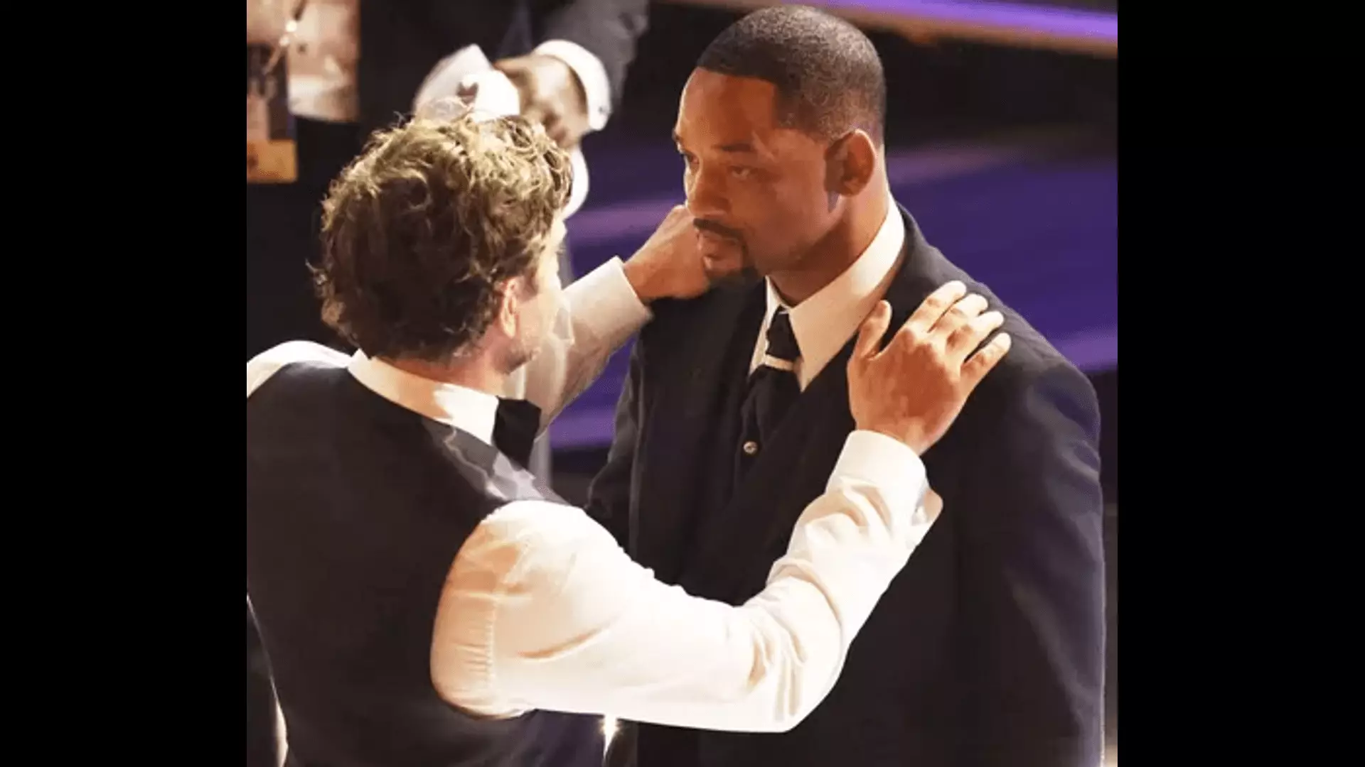 Will Smith es disculpa després de donar un cop de puny a Chris Rock a la cara als Oscars