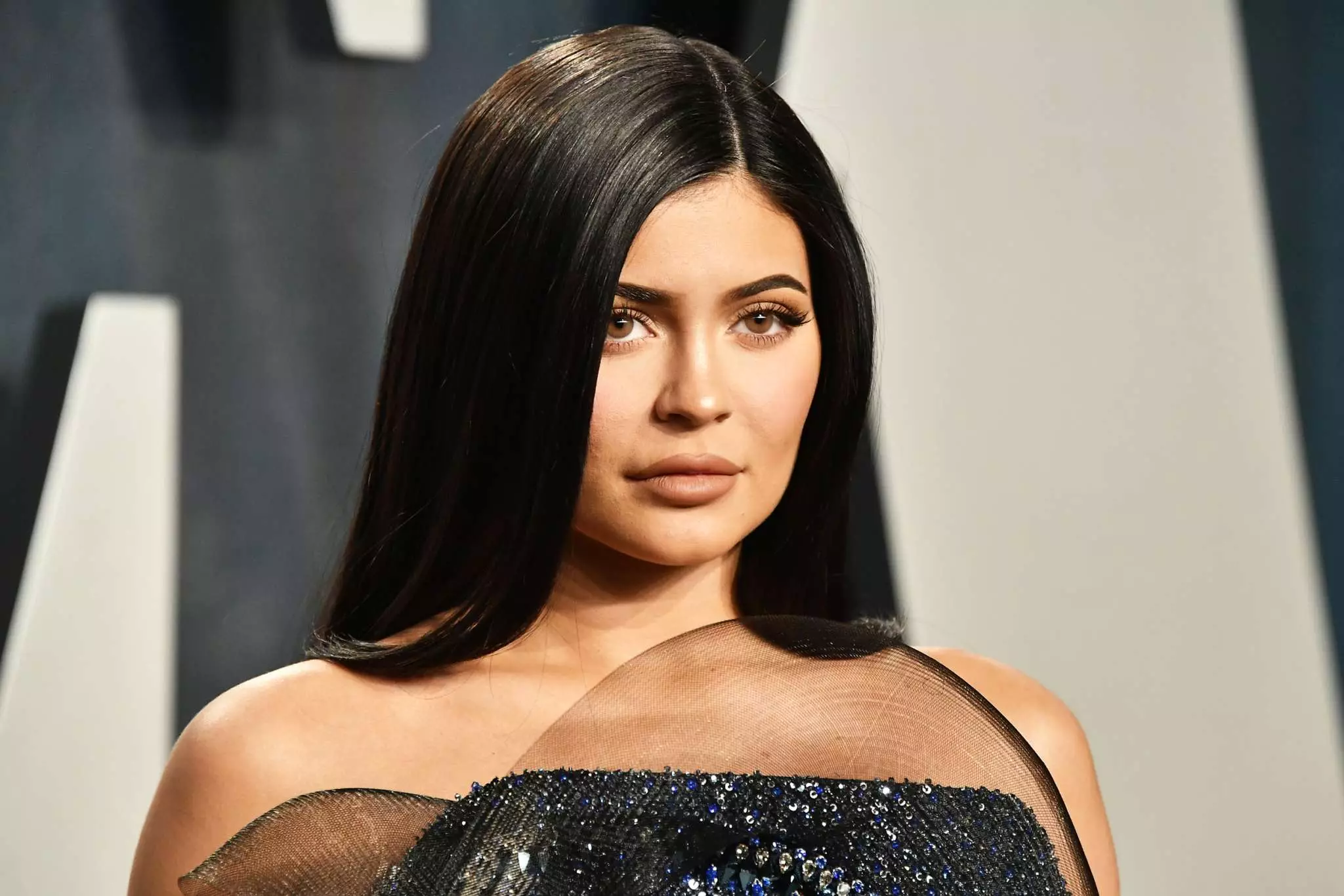 Irin-ajo Laipẹ Kylie Jenner ti Wiwakọ Awọn iṣẹju 30 Jade Ni Ọna Rẹ Lati Fo Awọn iṣẹju 17 Lori Jeti Aladani Ti pade pẹlu Awọn ibawi pupọ