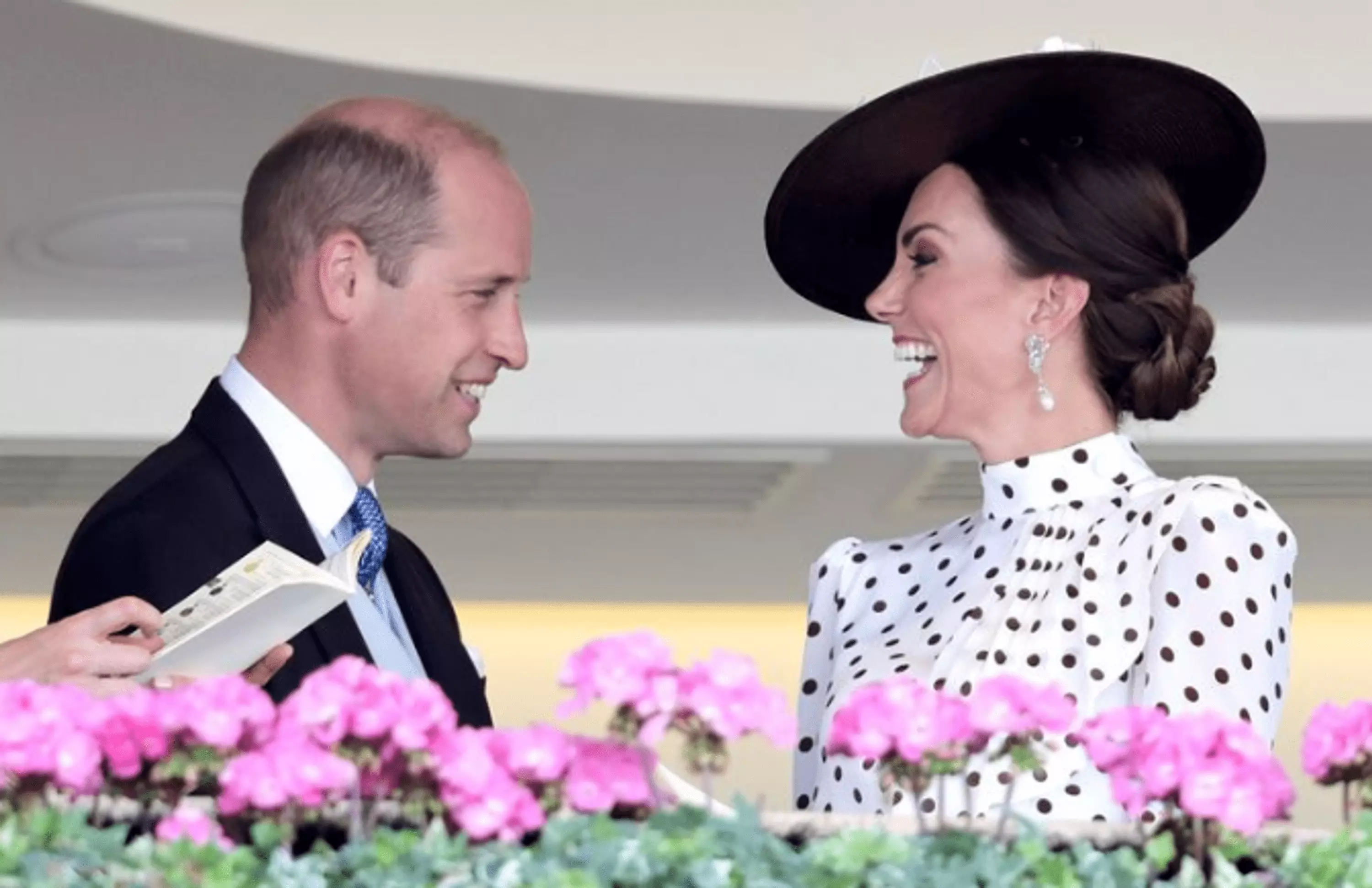 Drottningen kommer att ordna en fest för prins William och Kate Middleton