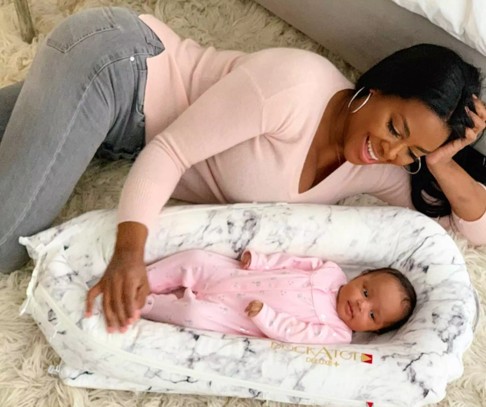 Kenya Moore Itakufanya Siku Yako Kwa Picha Za Hivi Punde Za Mtoto Brooklyn