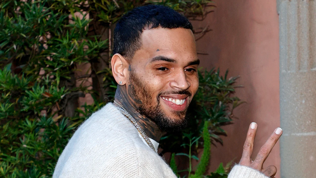 Chris Brown schockiert Fans mit dieser Sprachnotiz einer Frau, die ihn der Vergewaltigung beschuldigt