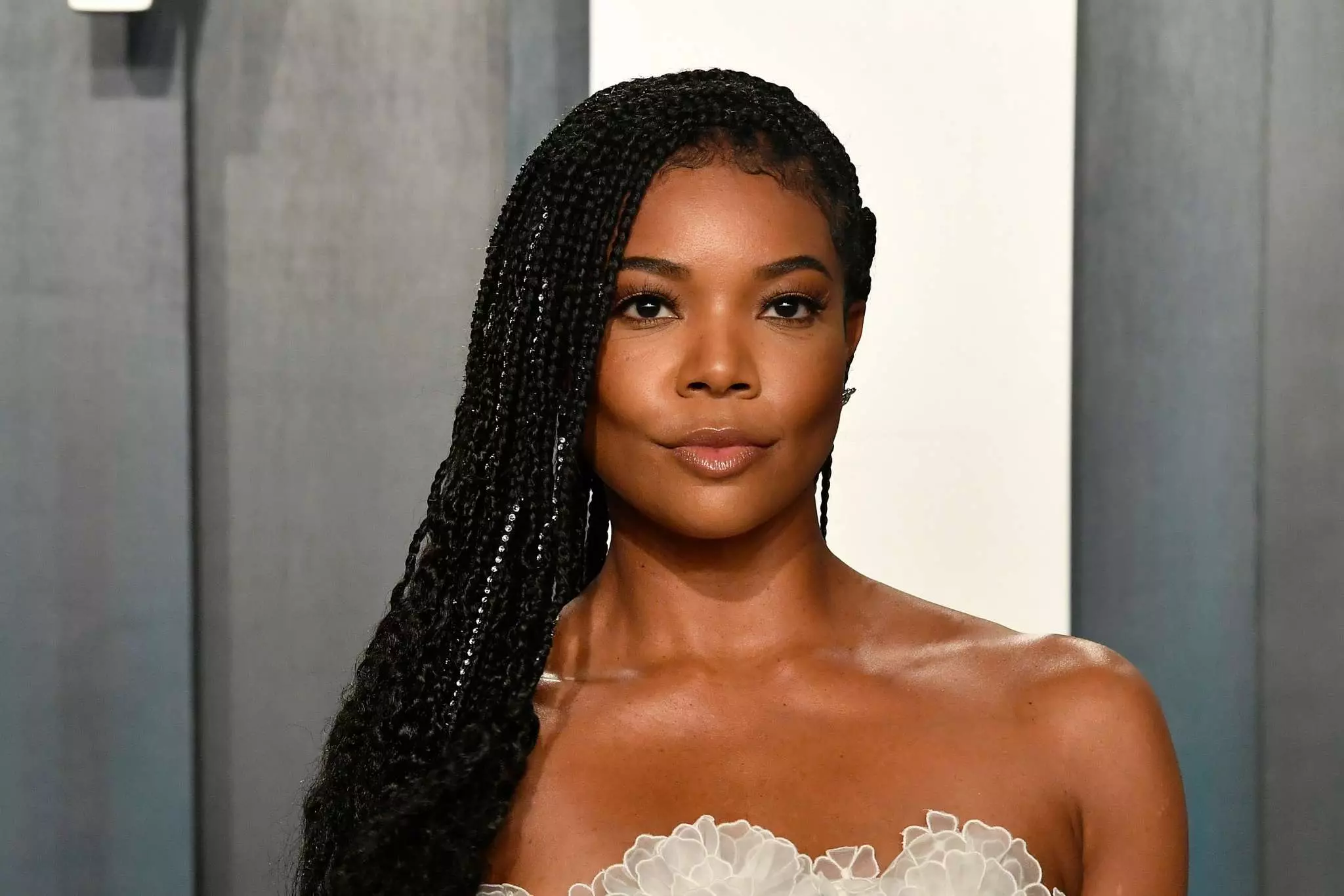 Gabrielle Union は、これらの家族の写真で彼女の曲線と 2022 年のエネルギーを披露します