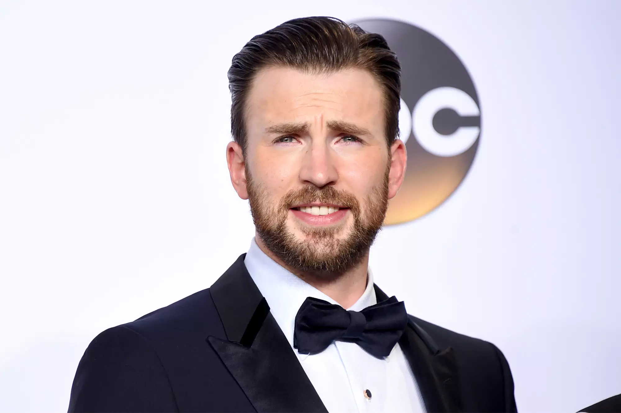 Chris Evans is uiteindelik op soek na 'n verhouding nadat hy jare lank die enkellopende lewe geleef het