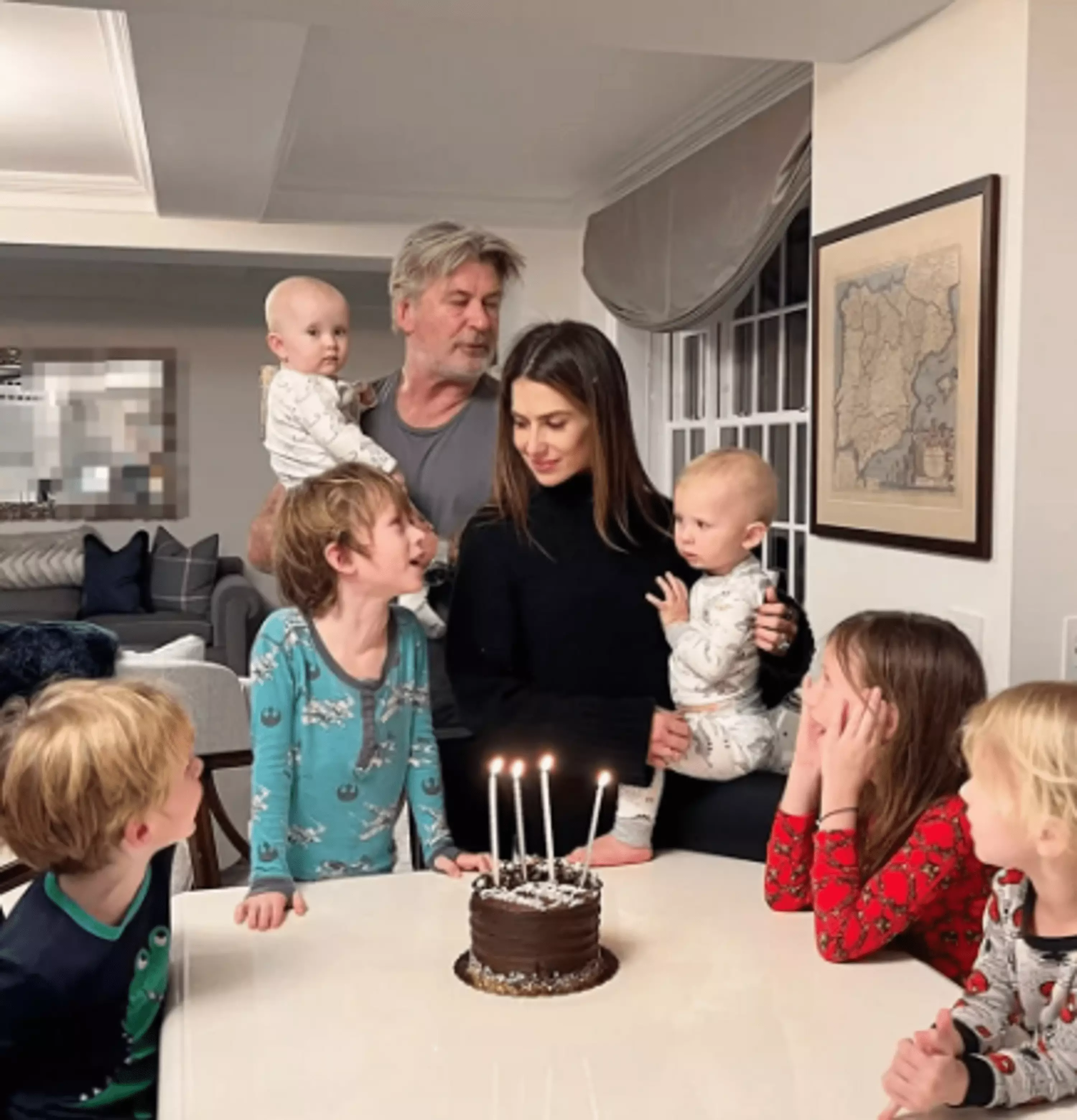 Hilaria Baldwin ตั้งครรภ์แสดงภาพลูกสาวที่ยังไม่เกิดของเธอ