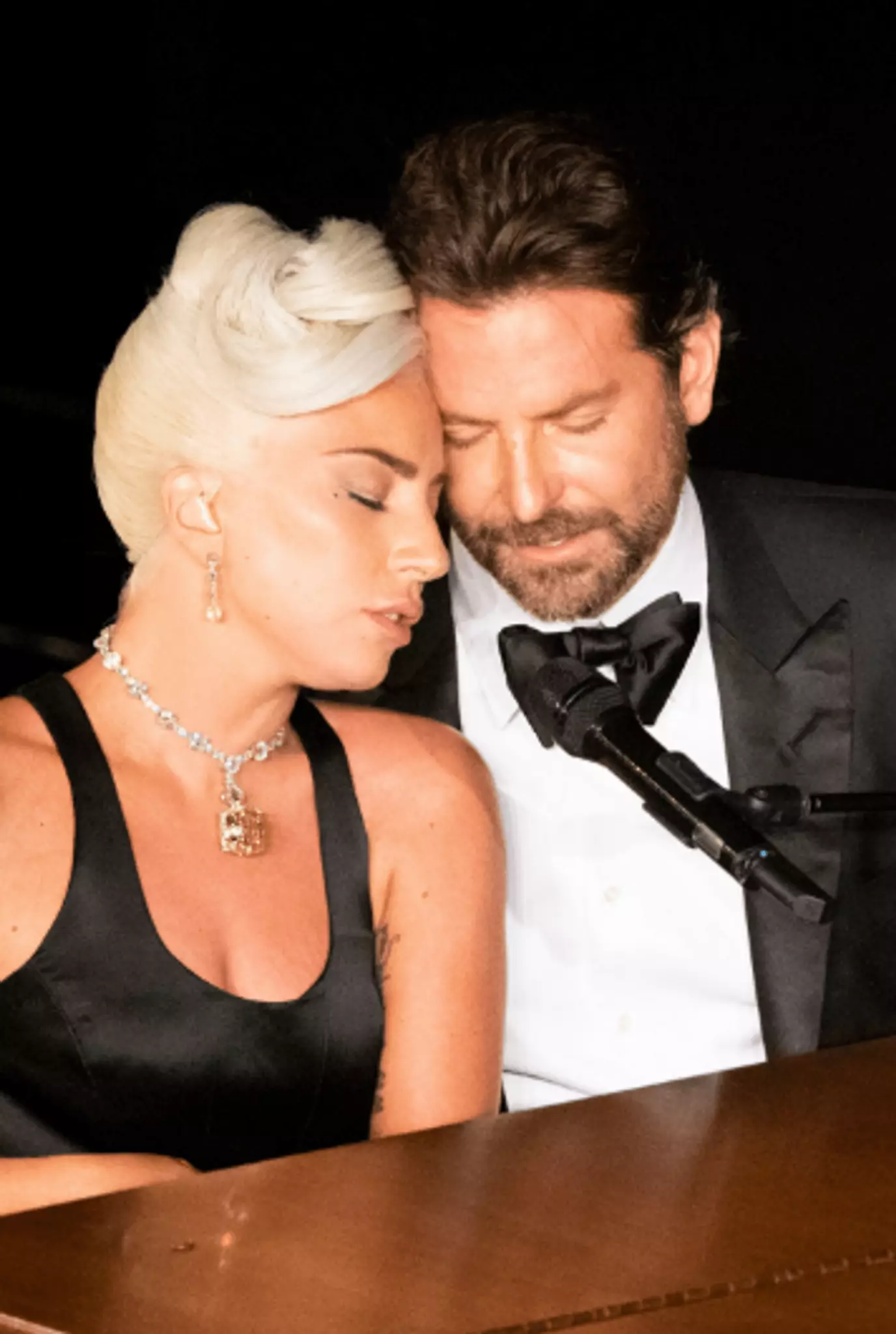 Bradley Cooper a ƙarshe ya bayyana gaskiya game da dangantakarsa da Lady Gaga