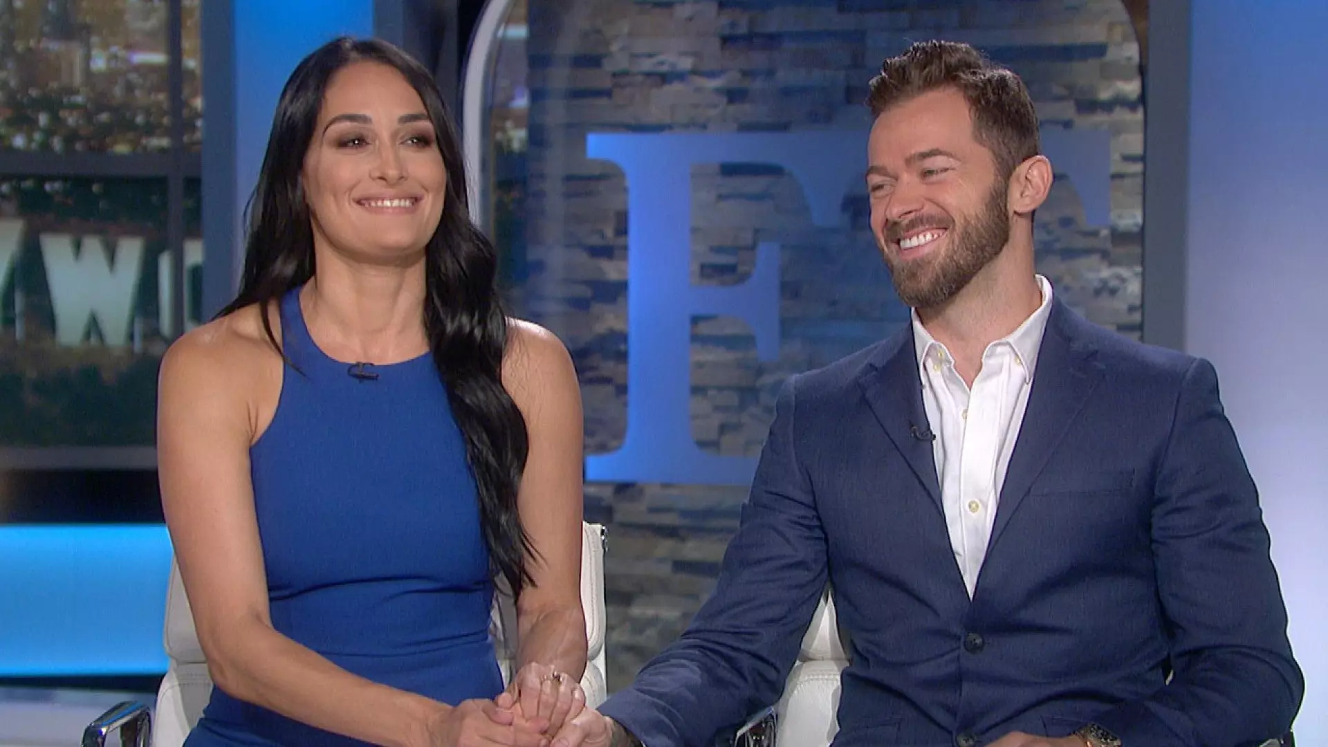 Nikki Bella a Artem Chigvintsev Throw Gender Reveal Party – tady je to, co mají! 23554_0