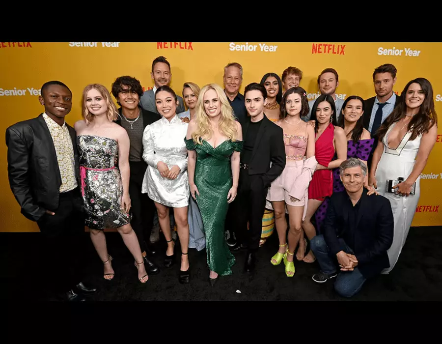 Irqaq mhux rikonoxxibbli Rebel Wilson flimkien mal-istilla tas-serje televiżiva 'This Is Us' fil-premiere f'Los Angeles