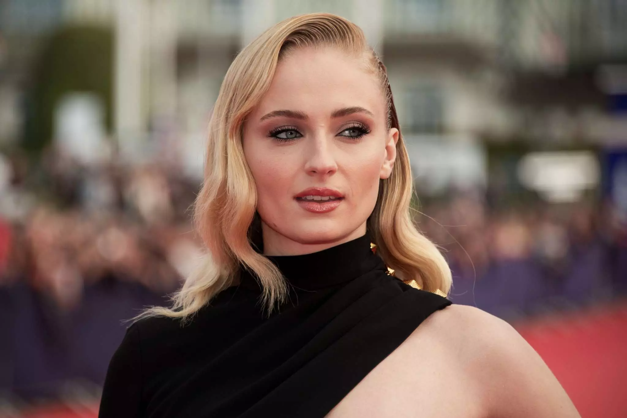 Sophie Turner nepuk deui ka komentator anu ngabantah George Floyd parantos nampi kaadilan janten protés henteu diperyogikeun deui 25958_0