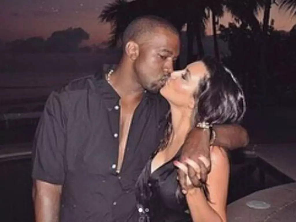 Kanye West dá todo para o día de San Valentín sorprende a Kim Kardashian cun concerto privado de Kenny G. 27273_0