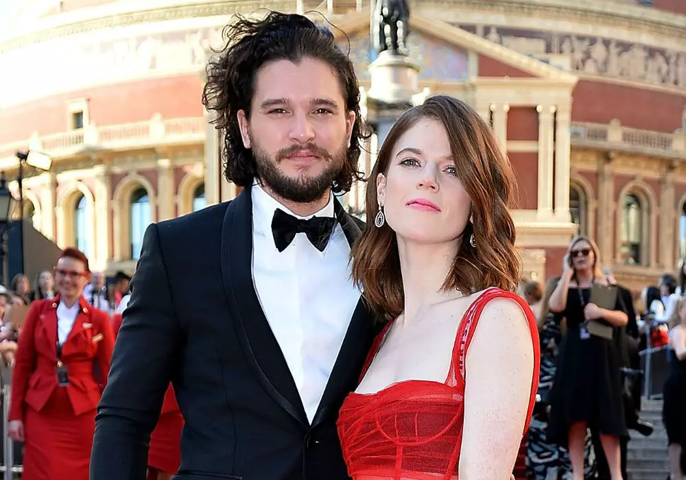 La edzino de Kit Harington Rose Leslie Ĉesis Paroli al Li Kiam Li Ruinigis La Finon de Ludo de Tronoj Por Ŝi