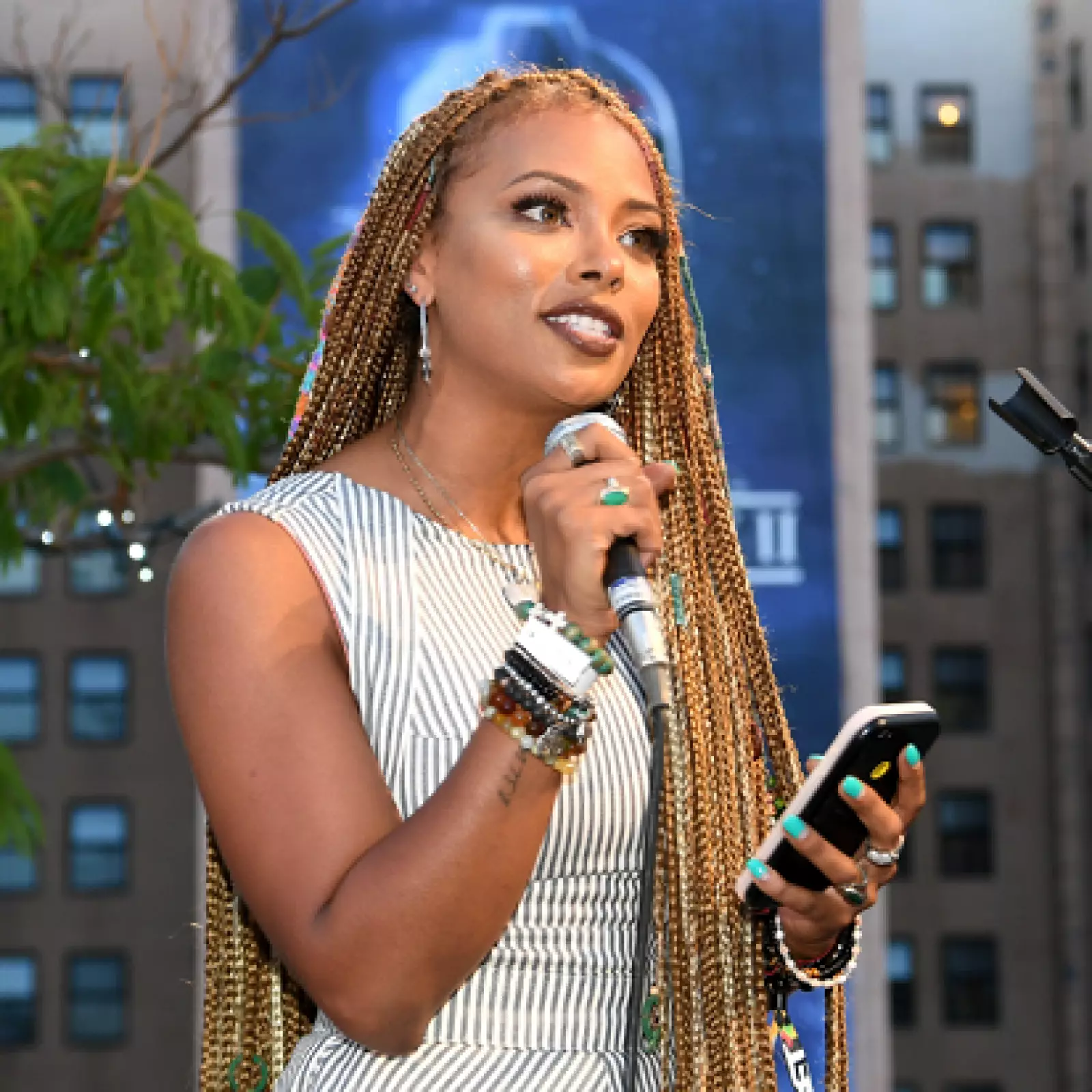 Adarọ ese yara ti Eva Marcille ti pada wa