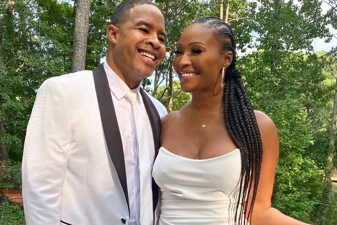 U-Cynthia Bailey Ugubha Usuku Lokuzalwa Lomyeni Wakhe - Hlola Izithombe Zakhe