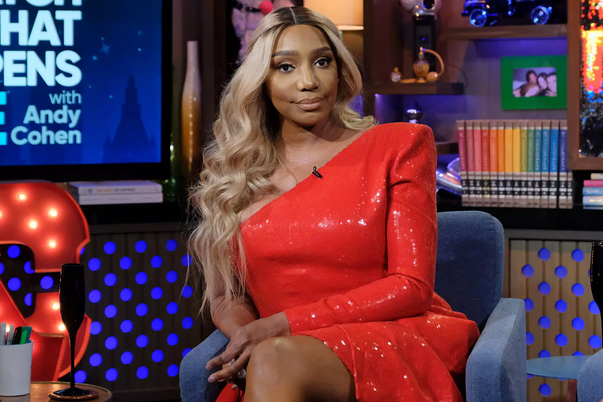 تقوم NeNe Leakes بتحديث المؤيدين حول تقدمها بعد وفاة Gregg Leakes - يقول المعجبون إنها تبدو غير معروفة