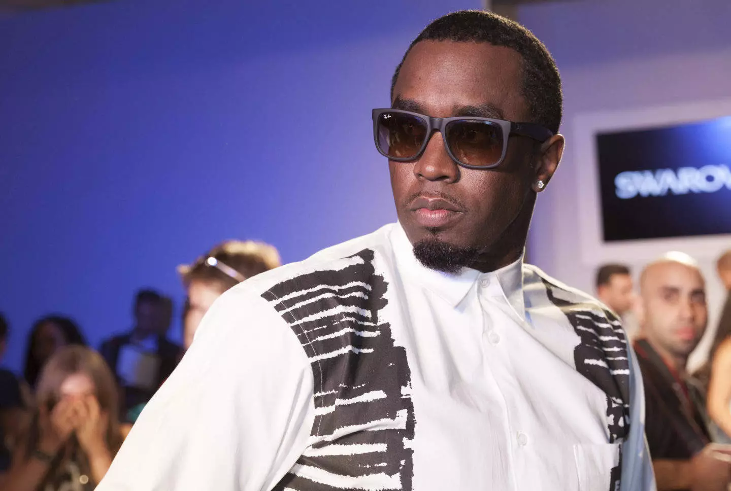 Diddy oboževalcem svetuje, naj se sredi svetovne krize zanesejo 'na dobre stvari, ki ostajajo'