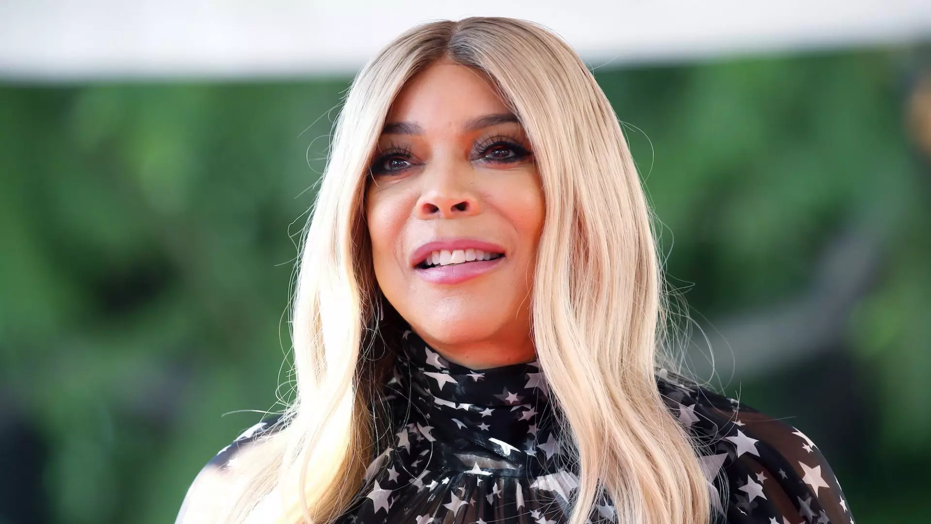 Wendy Williams tulee Kylie Jennerin puolustukseen sen jälkeen, kun tytär Stormi on arvostellut korvakoruja! 45907_0