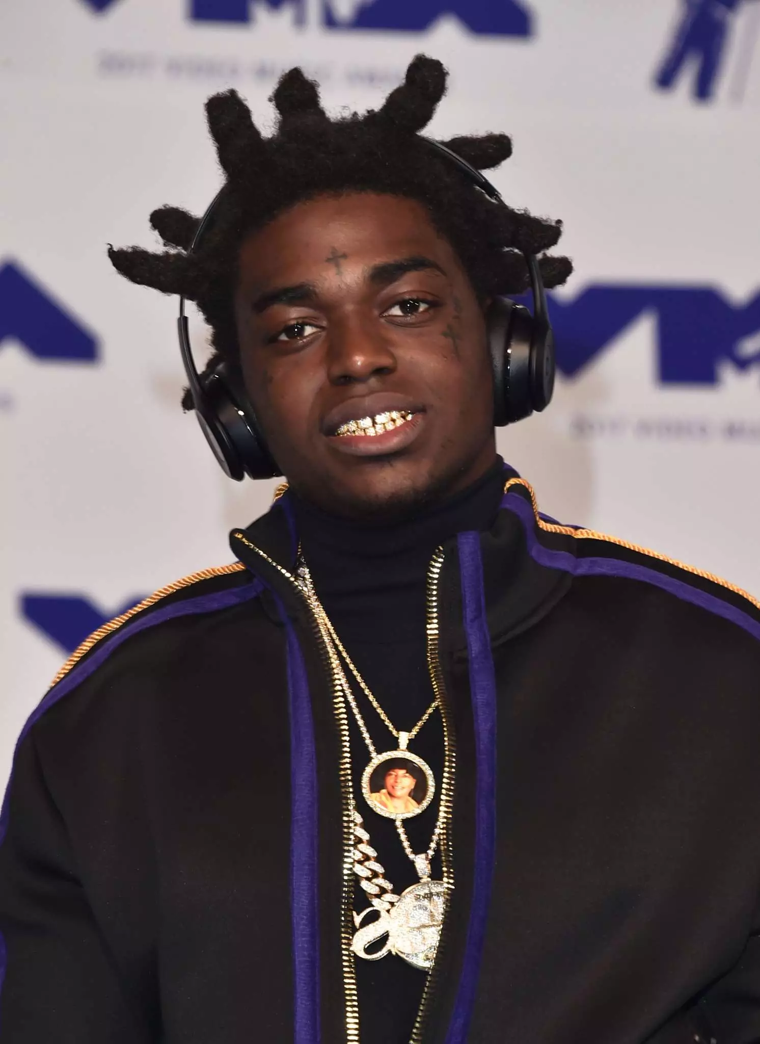 Kodak Black-ek bere maiteak lasaitzen ditu ez dela suizida azken txostenen ondoren