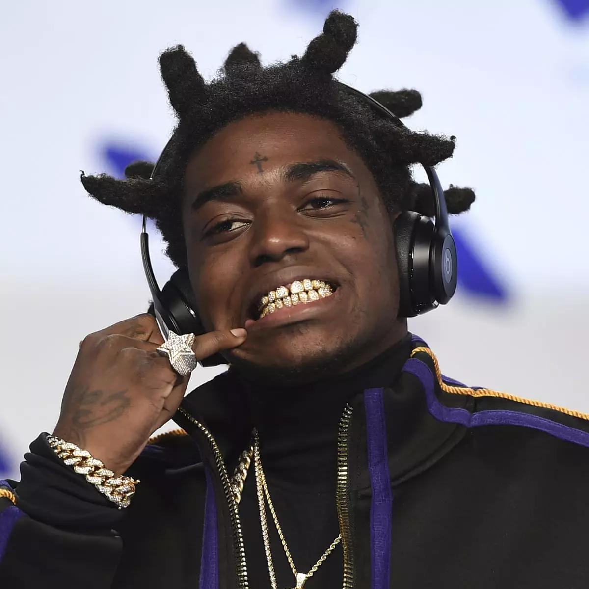 Kodak Black yn Rhoddi $20k i Elusen - Edrychwch ar y Manylion Toddi Calon