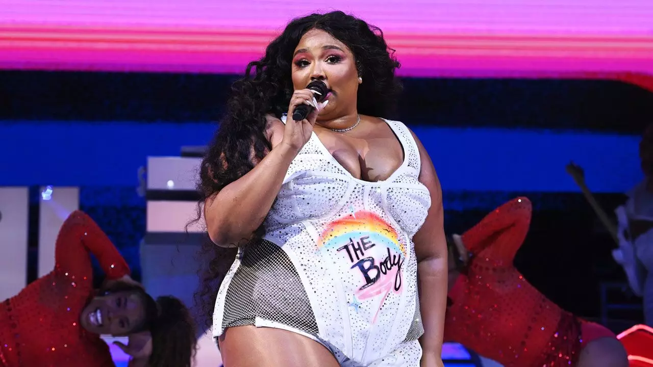 Lizzo hävdar att hon hade sexiga samtal med Rihanna och varför dessa konversationer slutade