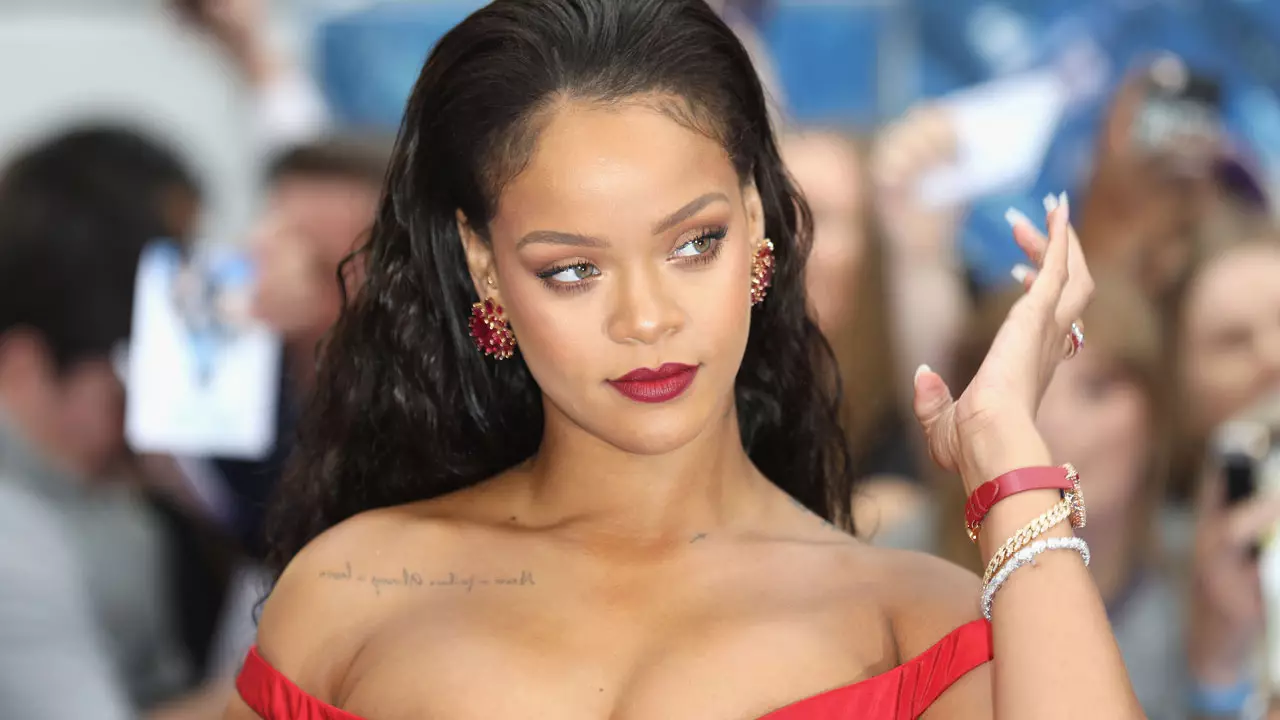 Rihanna Yigaragaje Yambere Yambere Na ASAP Urutare Nyuma yo Kubyara kandi Abafana Nibyishimo Byinshi